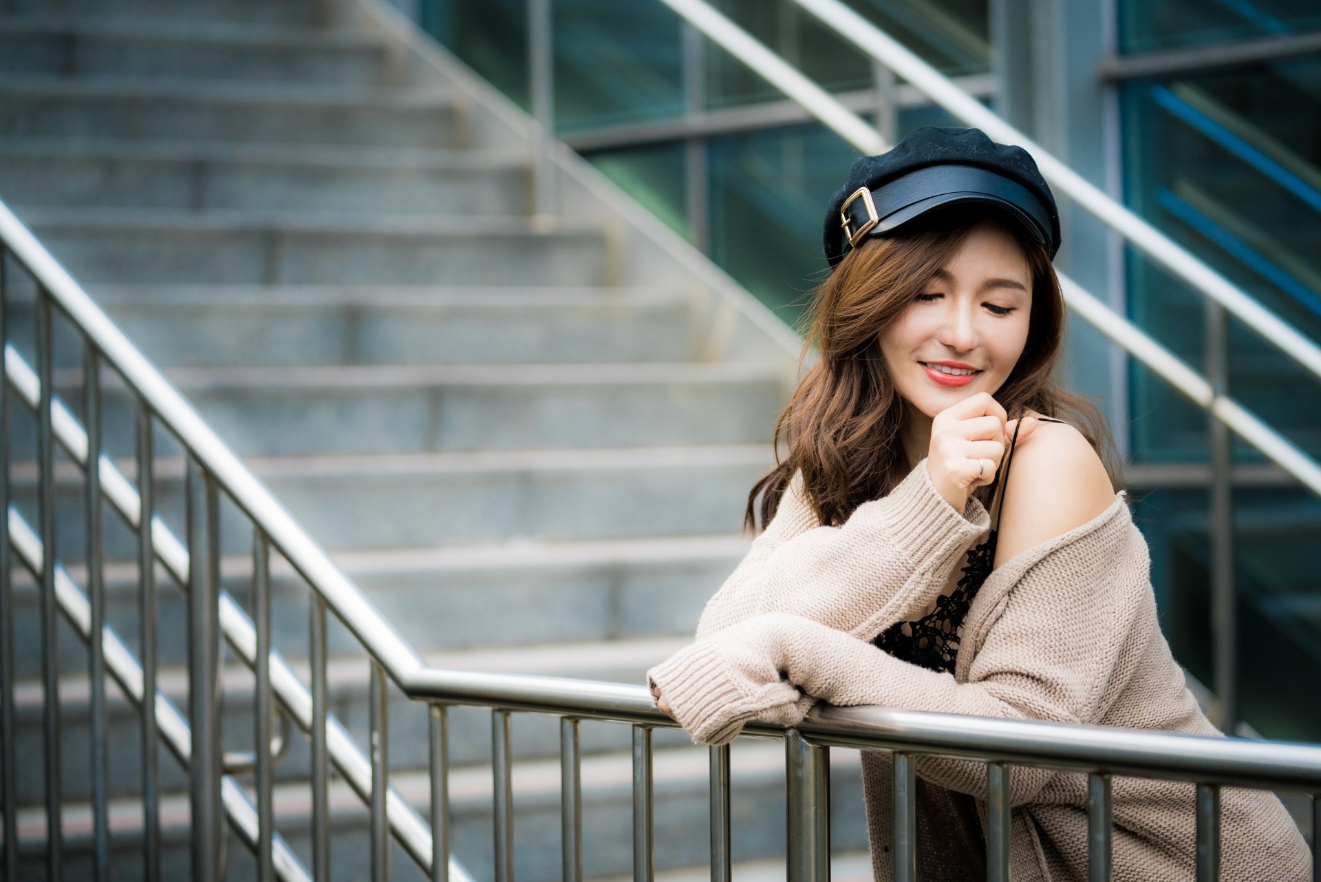 Chic Brunette in Hat — Smiling 4K Ultra HD Wallpaper | 4500x3002 ...