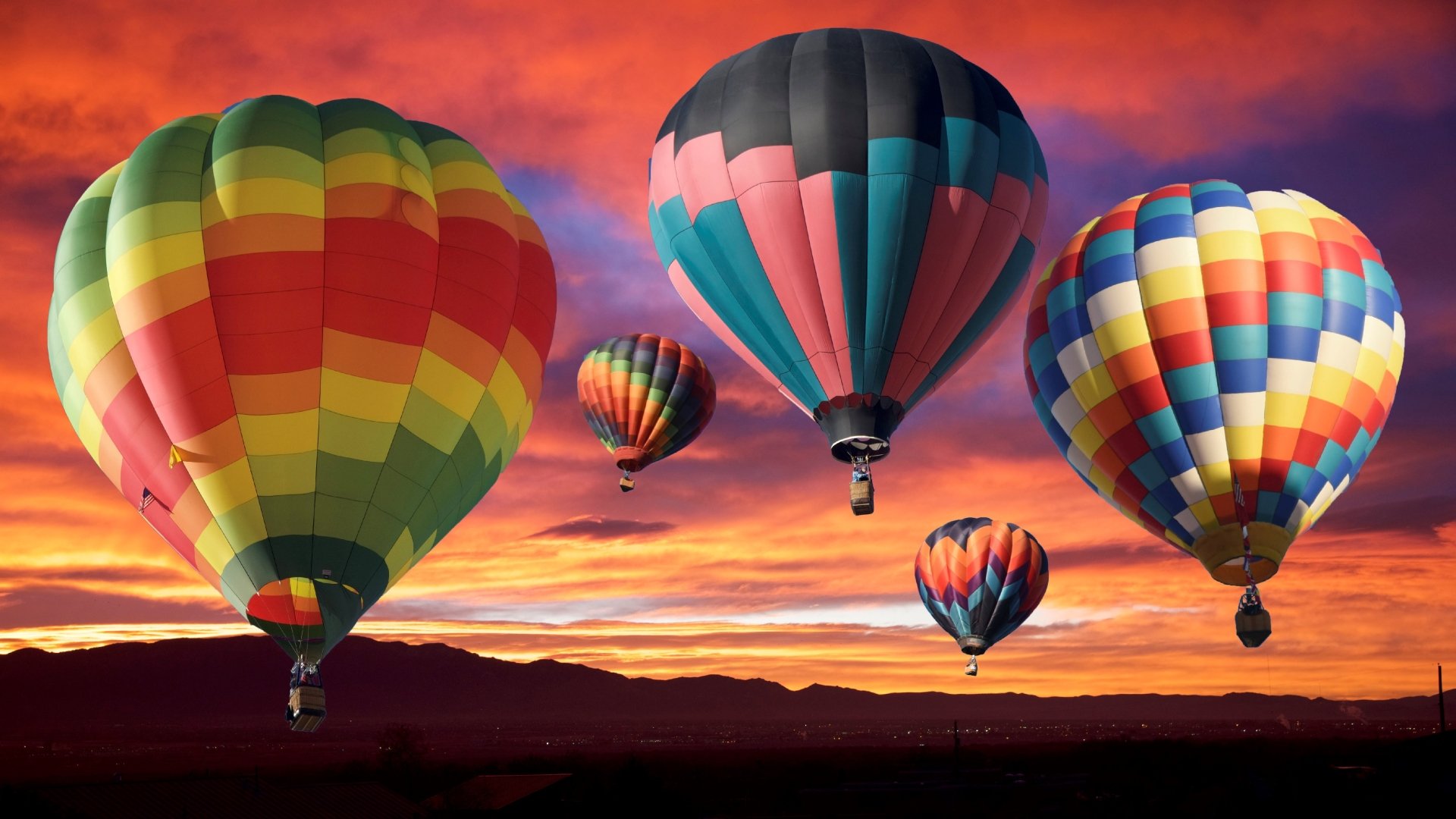 Download Colorful Vehicle Hot Air Balloon 4k Ultra HD Wallpaper