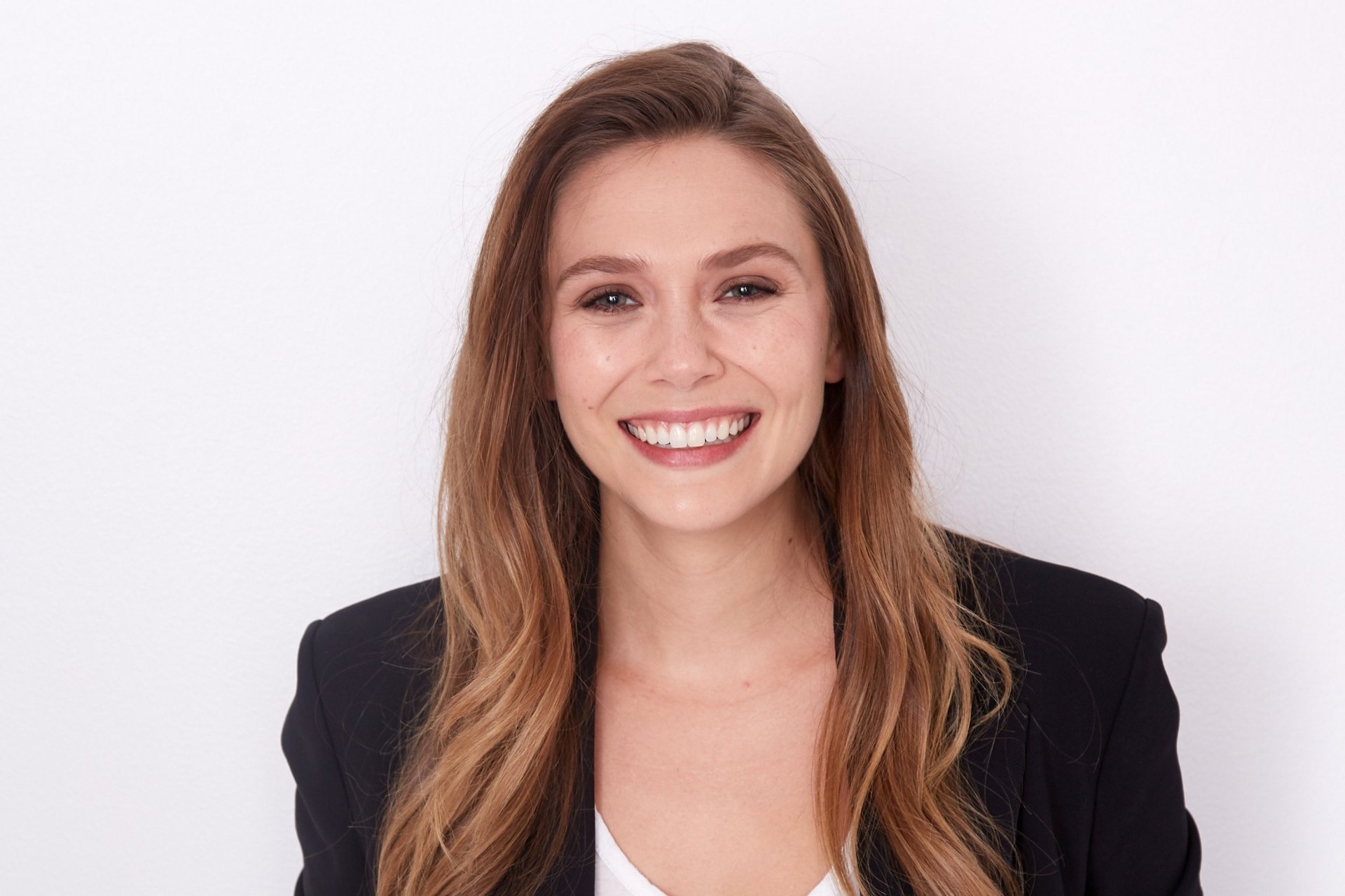 Elizabeth Olsen: Radiant Smile of the American Actress – HD Celebrity ...