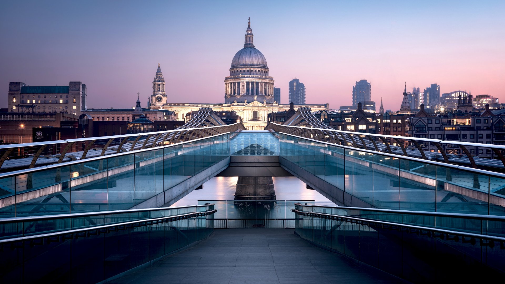Millennium Bridge London Skyline – Stunning 8K Ultra HD Wallpaper