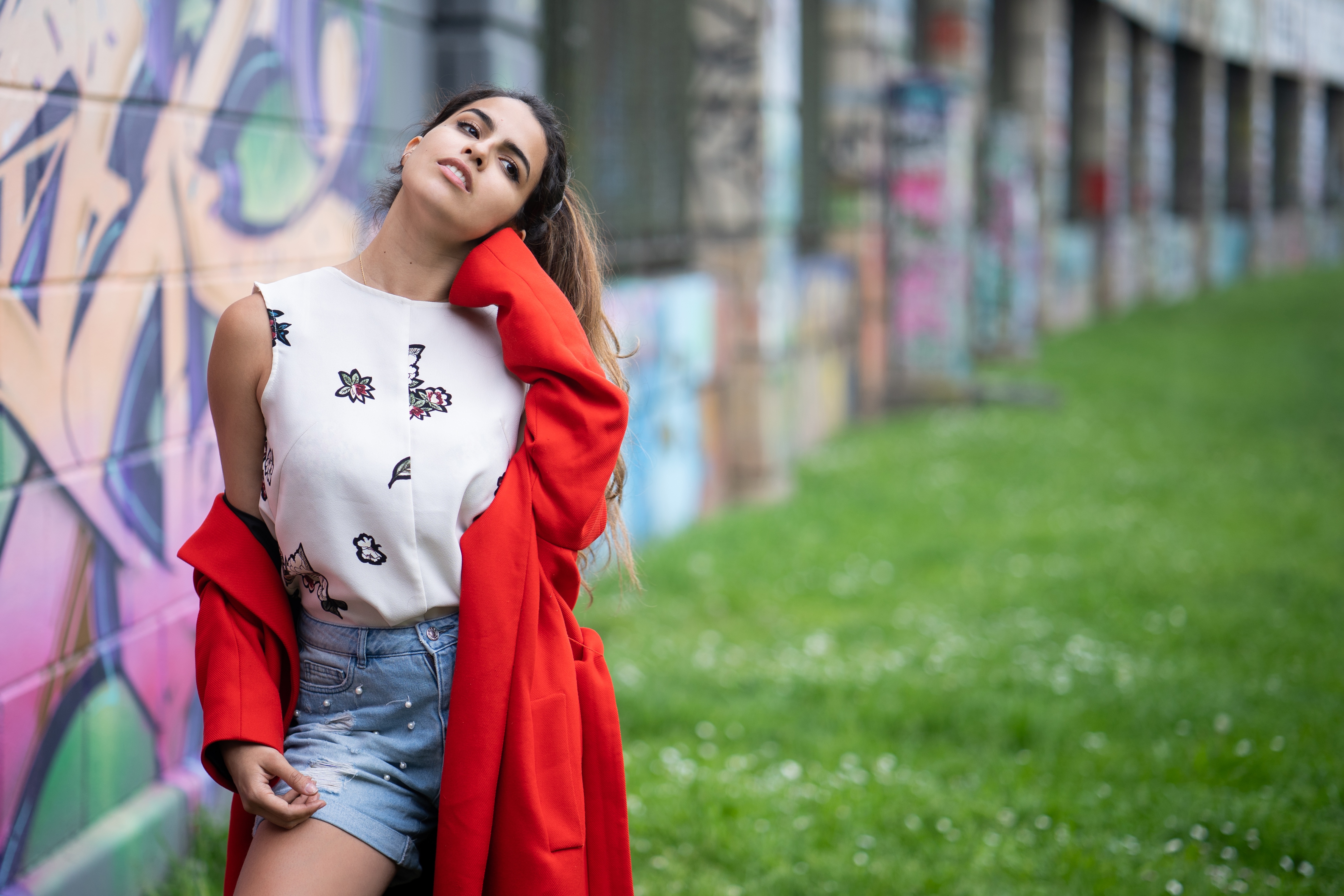 Download Depth Of Field Brunette Woman Model 4k Ultra HD Wallpaper