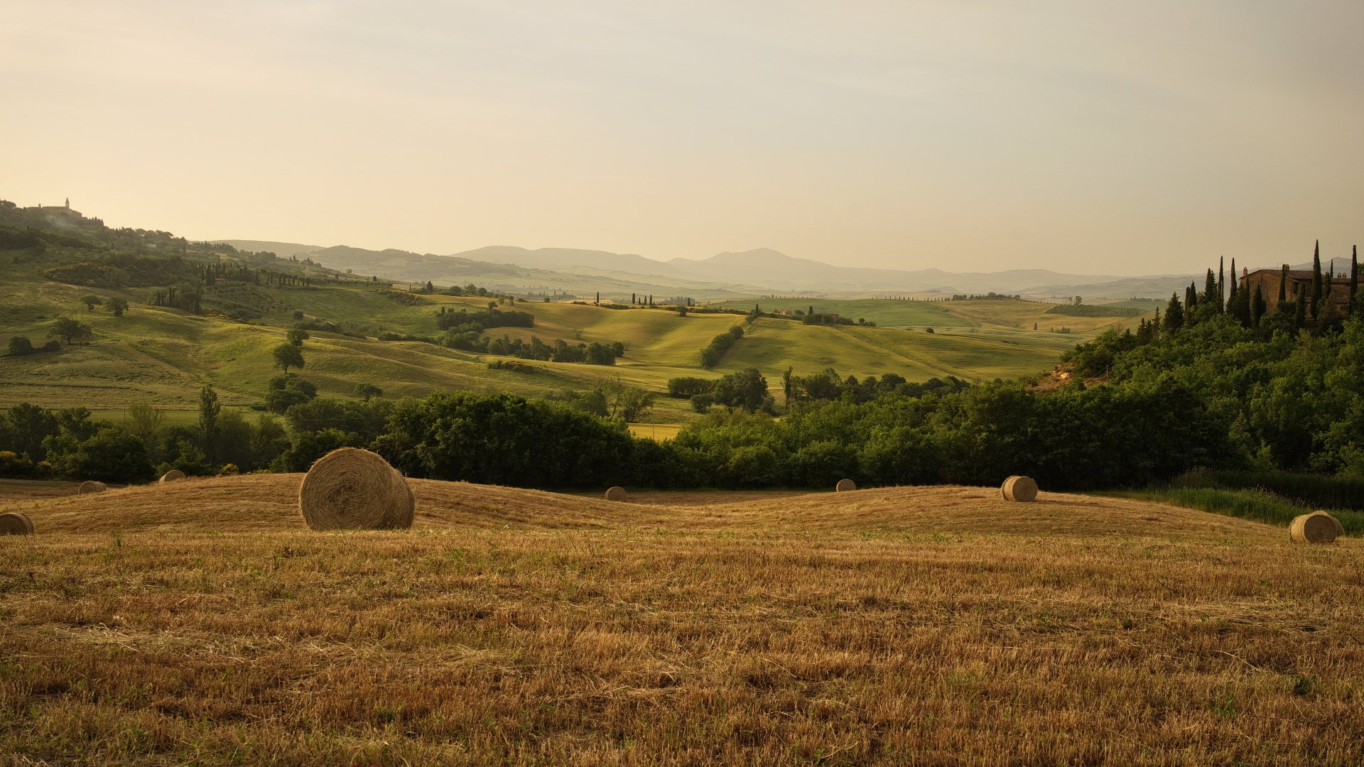 Tuscany Fields in Golden Haystack – 4K Ultra HD Scenic Landscape ...
