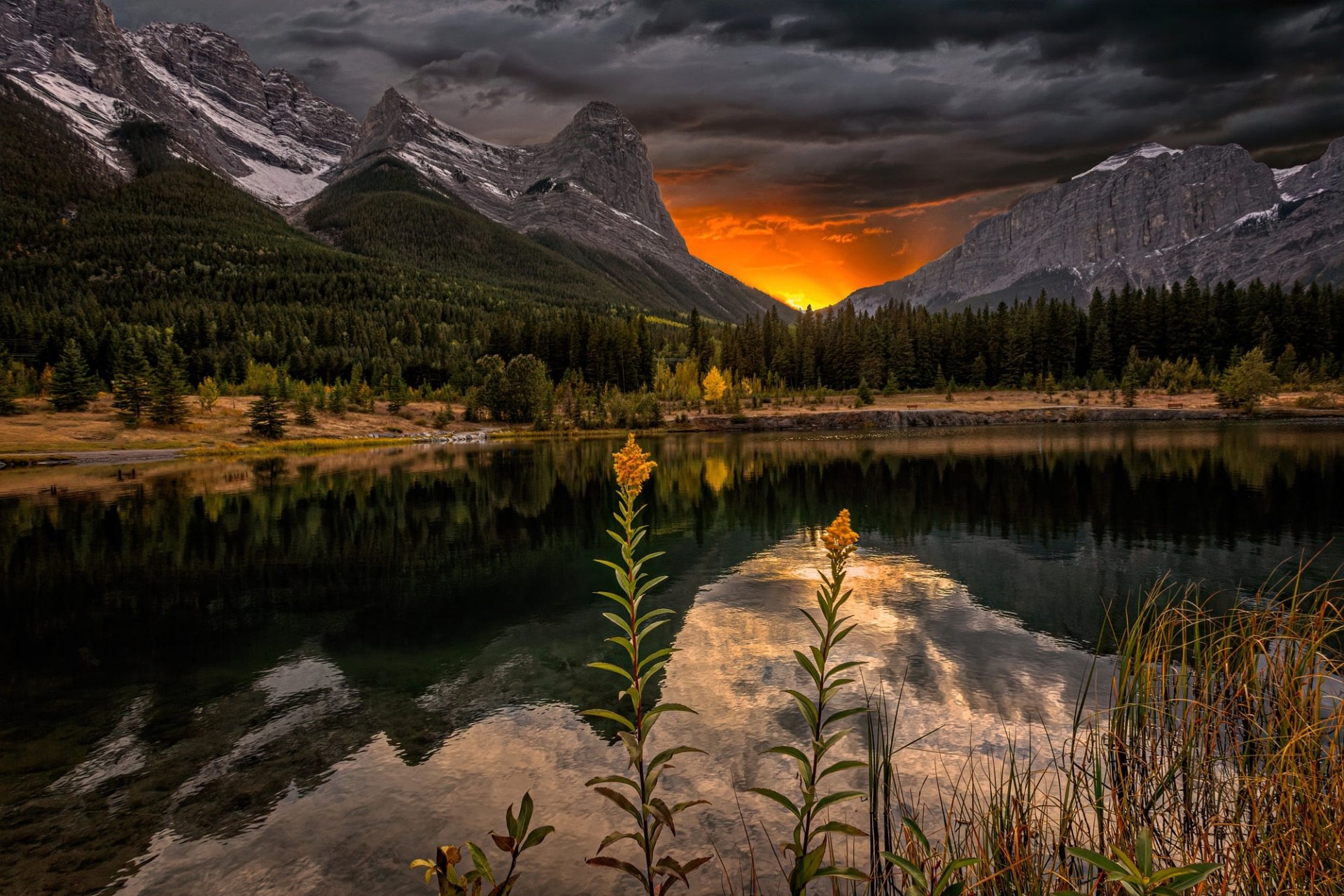 Sunset Reflections Over Canadian Mountain Lakescape – HD Nature Wallpaper