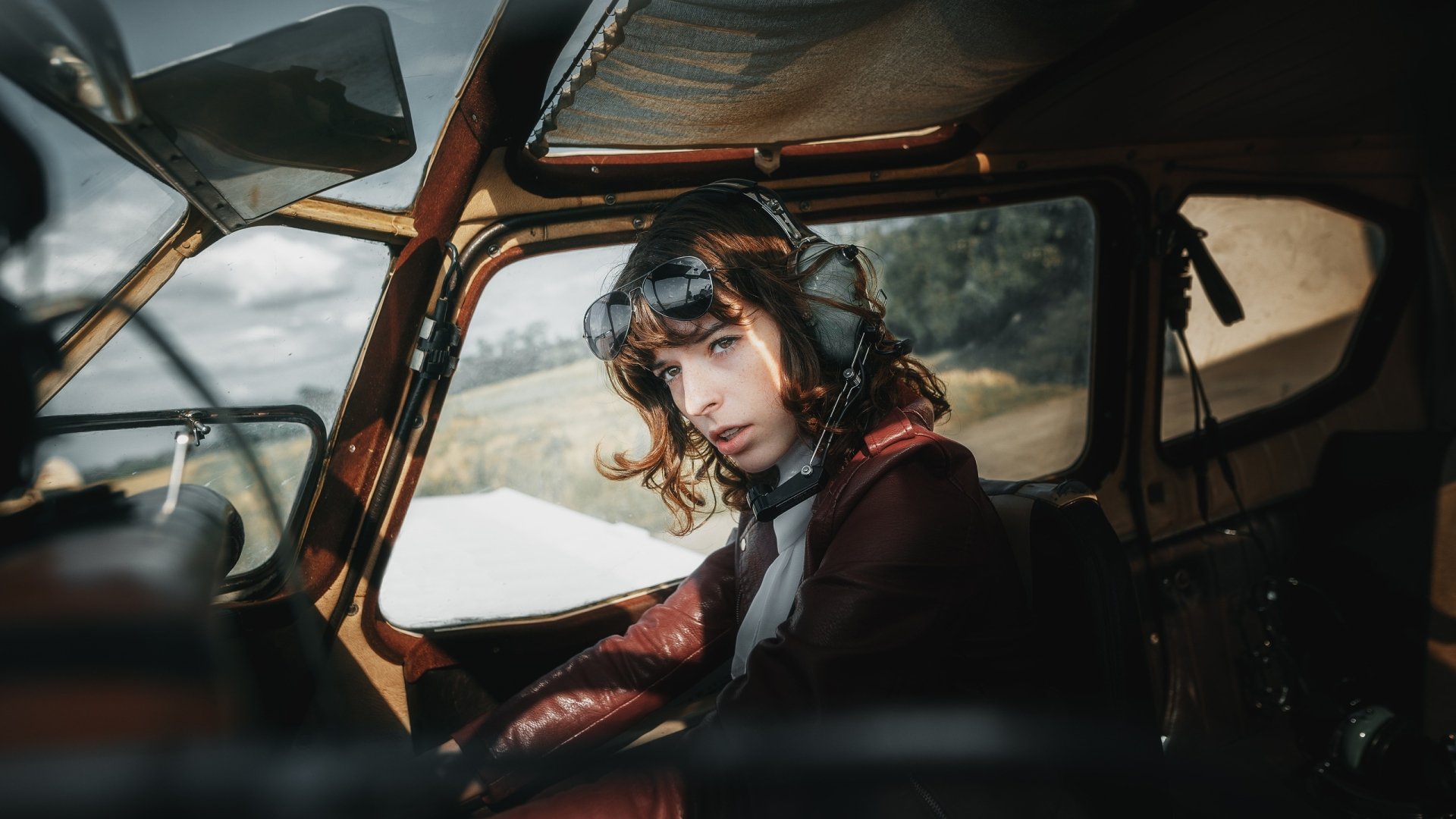 Download Redhead Pilot Sunglasses Woman Model HD Wallpaper