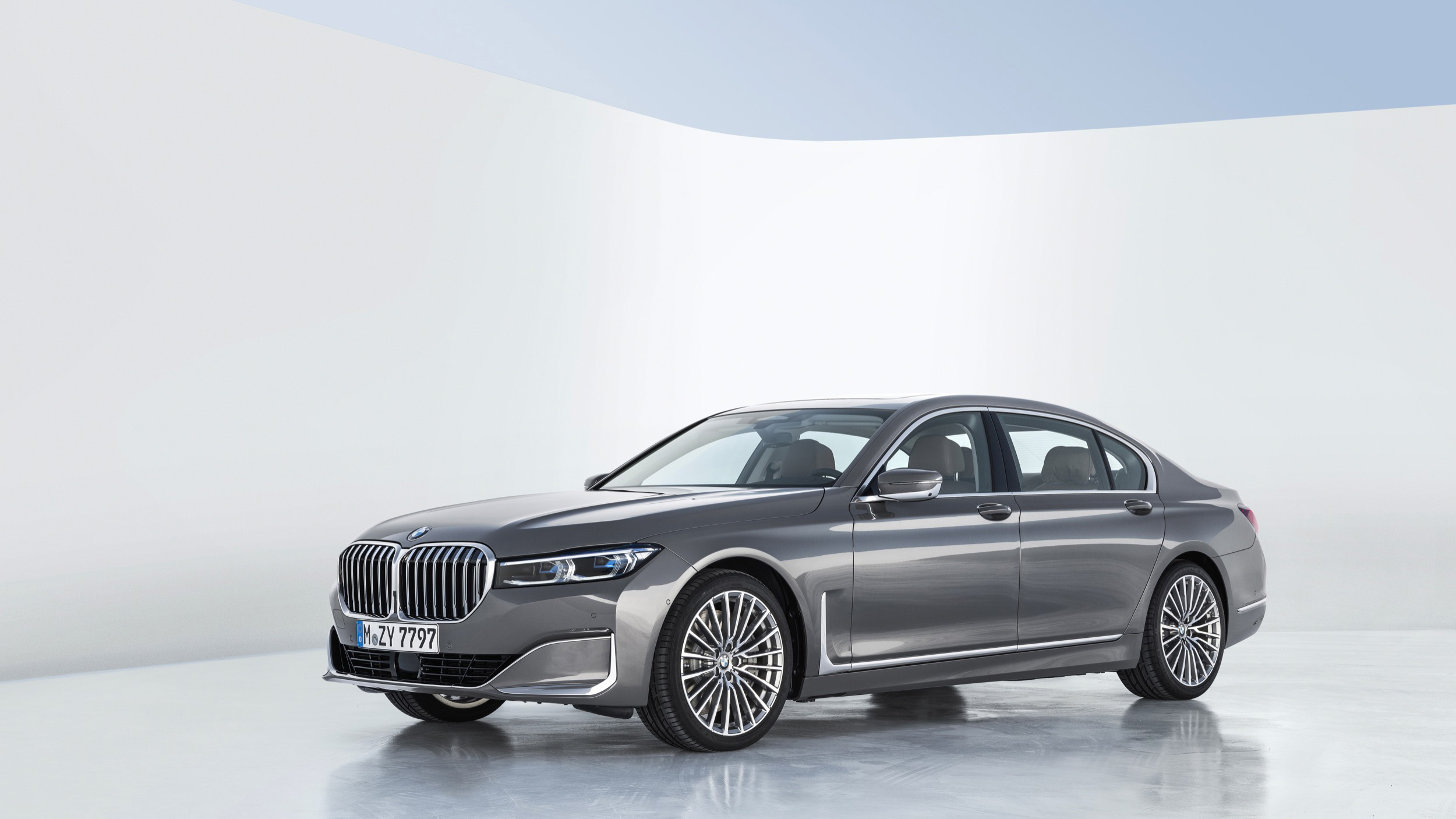 Download Silver Car Car BMW Vehicle BMW 7 Series HD Wallpaper