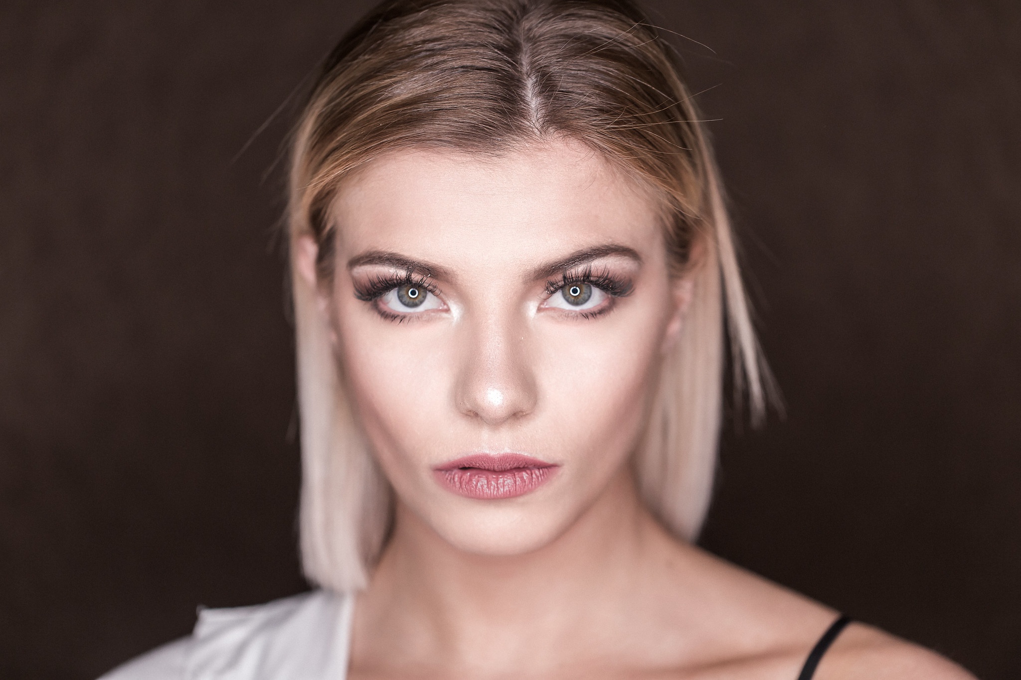 Download Blonde Blue Eyes Stare Face Woman Model HD Wallpaper