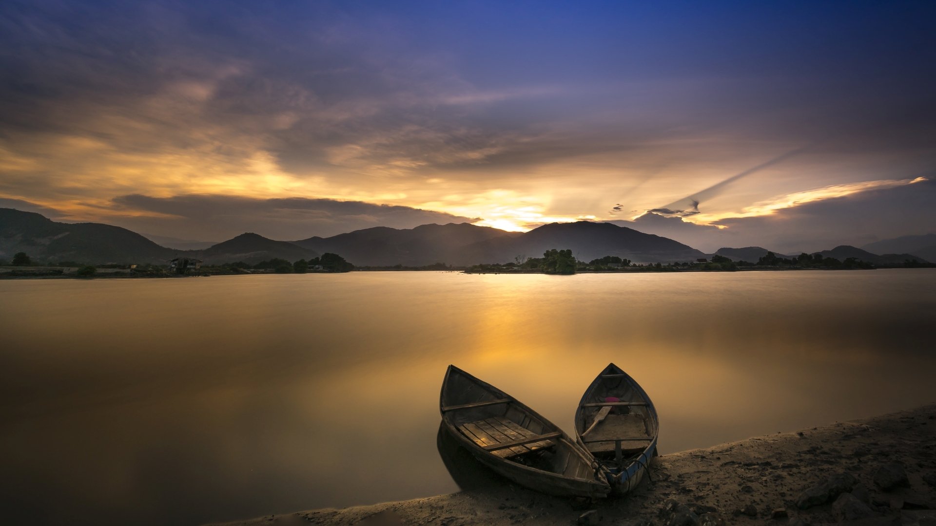 4K Ultra HD Sunset Boat Serenity on the Lake | 3840x2160 | Wallpaper Abyss