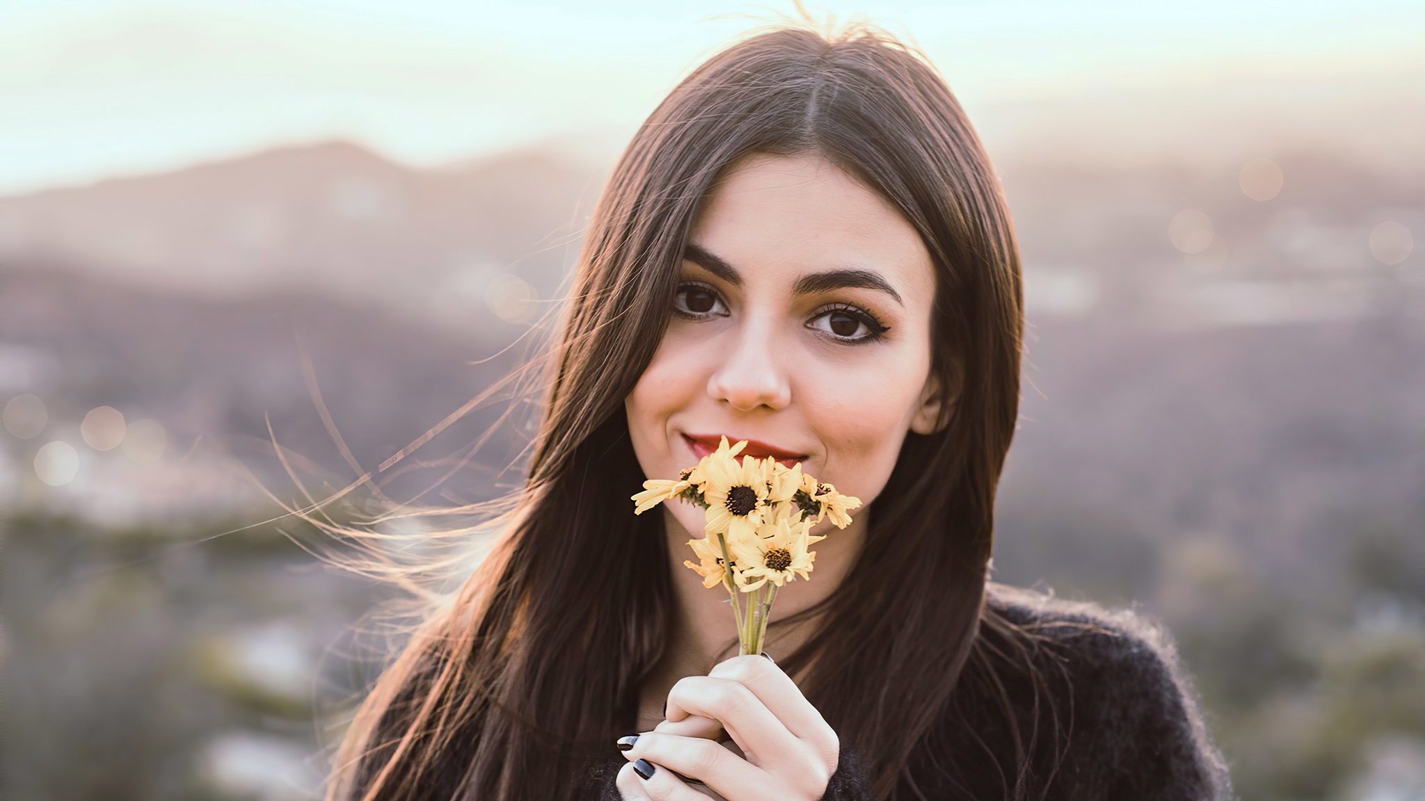 Victoria Justice: Stunning American Actress with Brown Eyes HD Wallpaper