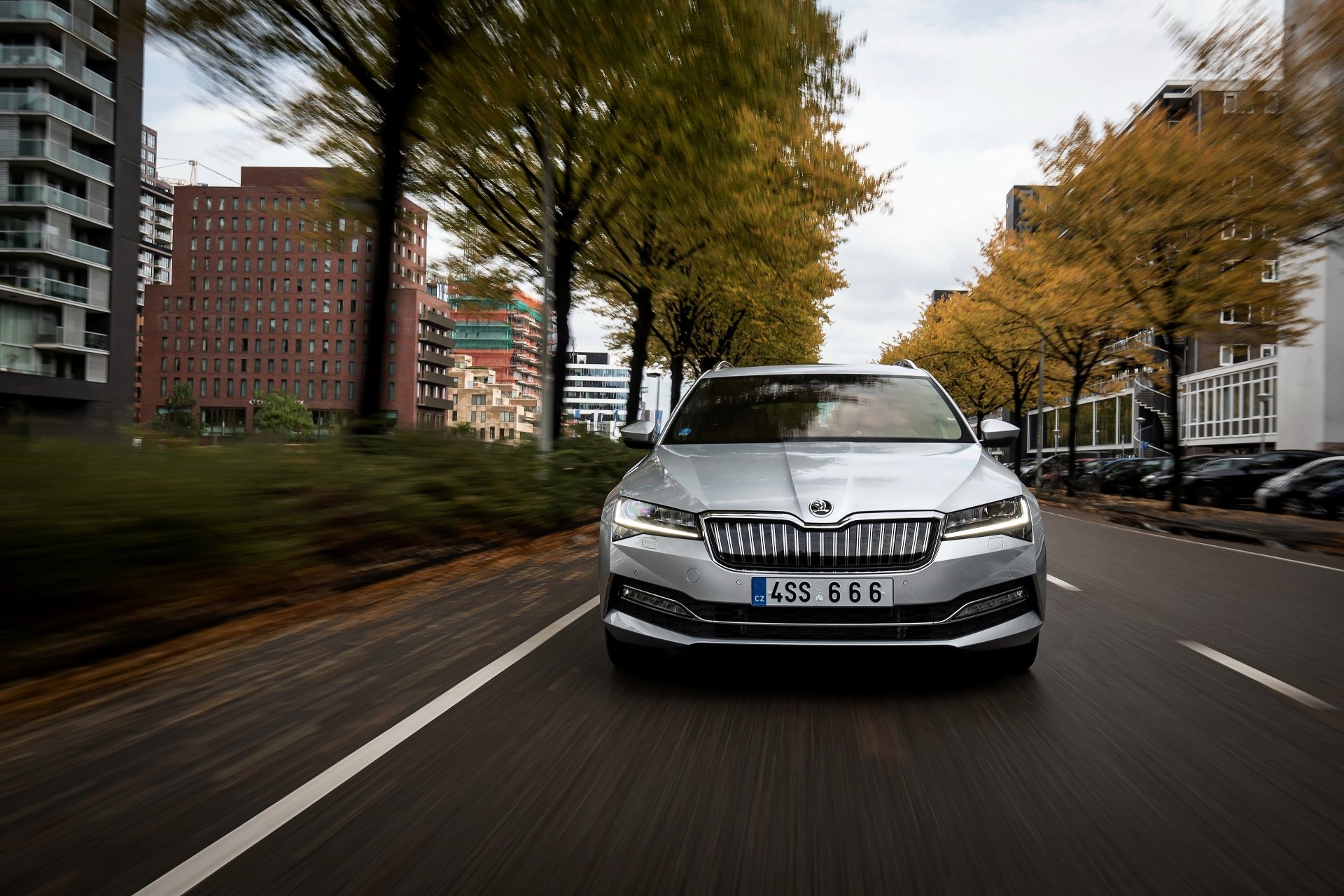 Download Skoda Superb Silver Car Car Skoda Vehicle Skoda Superb Combi ...