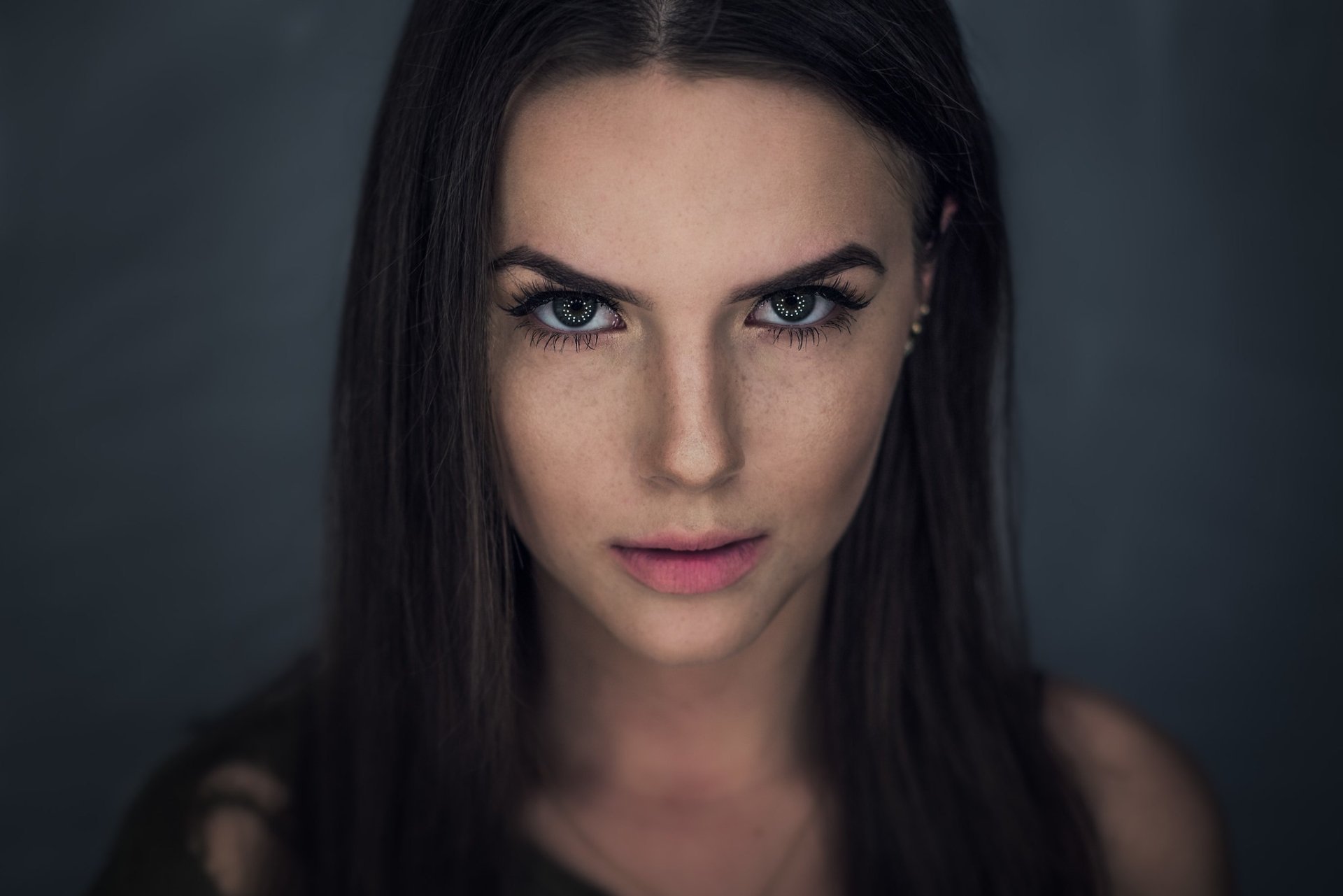 Download Stare Woman Face HD Wallpaper