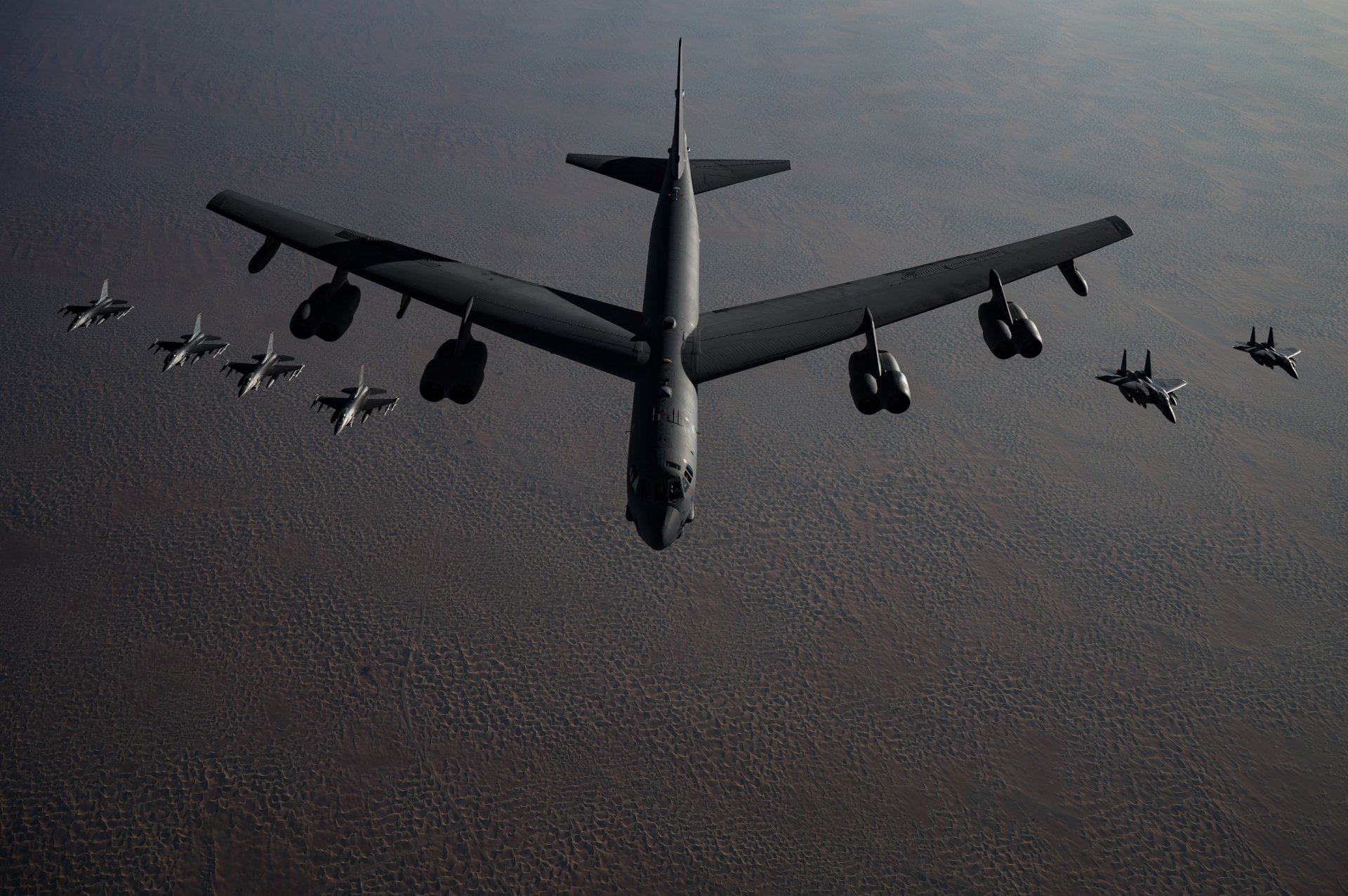 4K Ultra HD: B-52 Stratofortress & F-15 Eagle Fighter Squadron in Flight