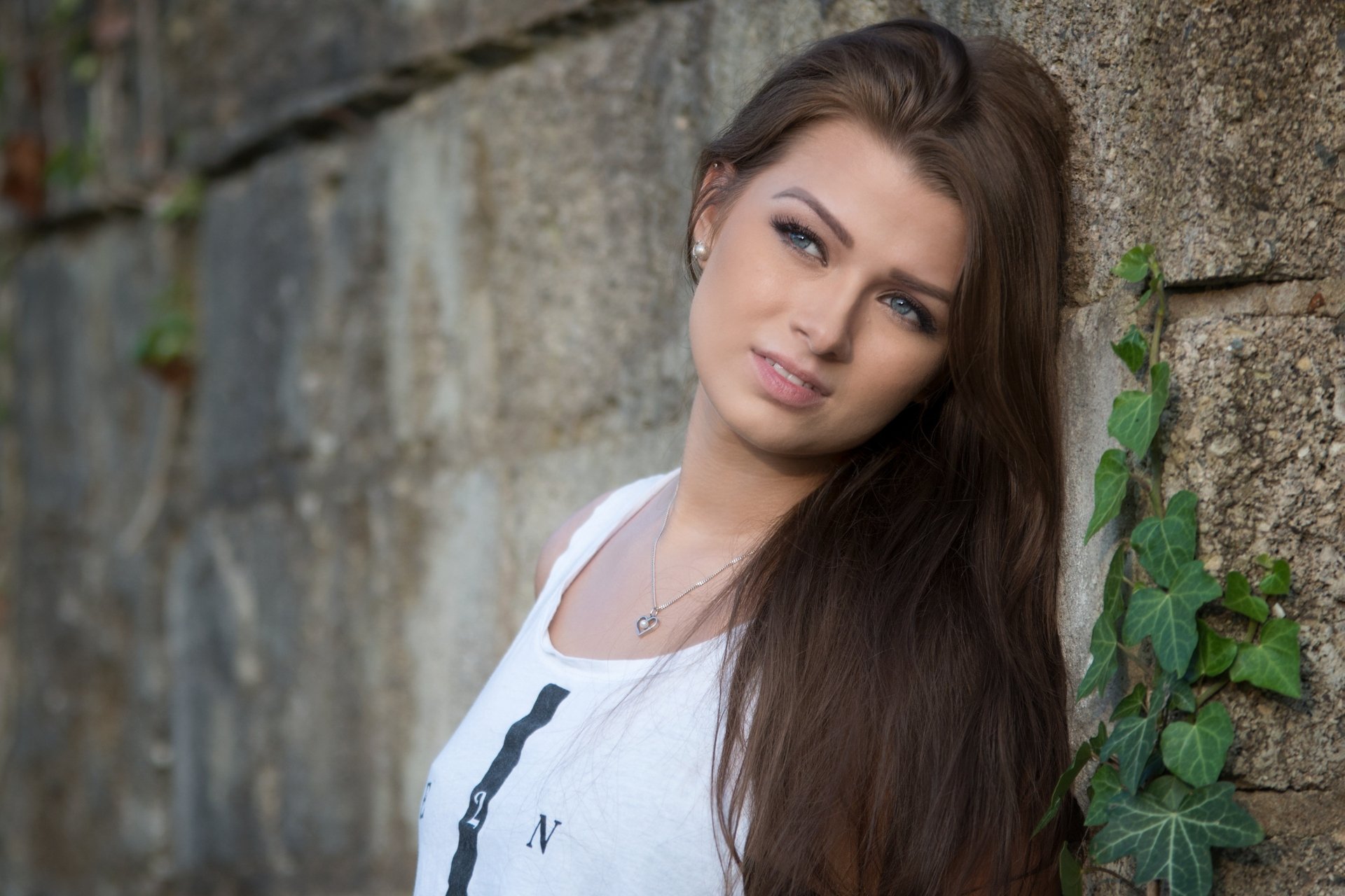 Download Blue Eyes Brunette Woman Model HD Wallpaper by Martin Fuhrmann