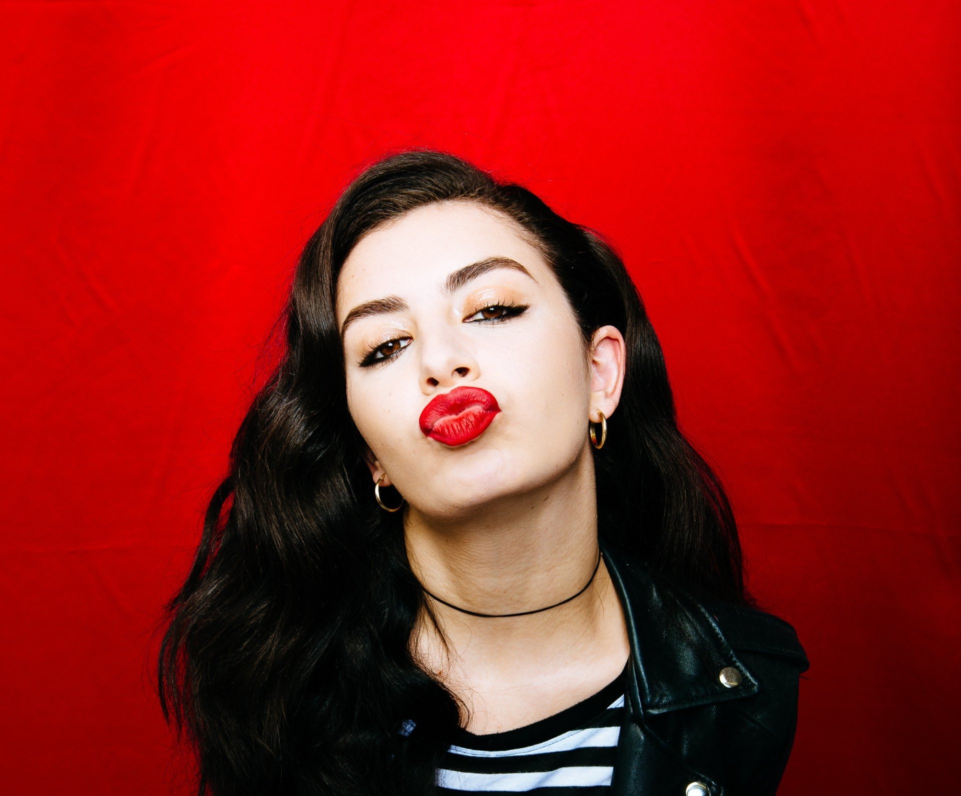Download Music Charli XCX HD Wallpaper