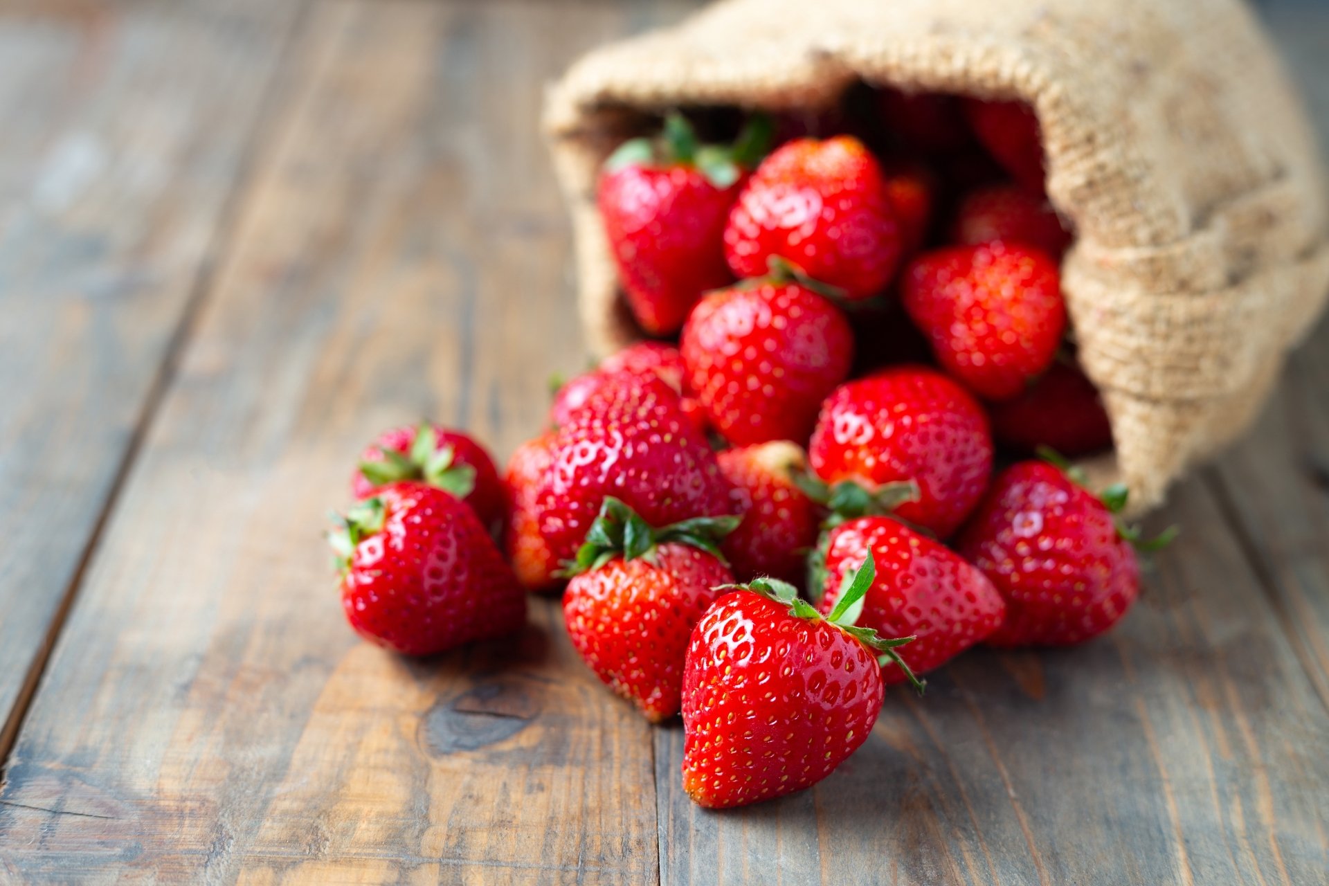 Download Fruit Berry Food Strawberry 4k Ultra HD Wallpaper