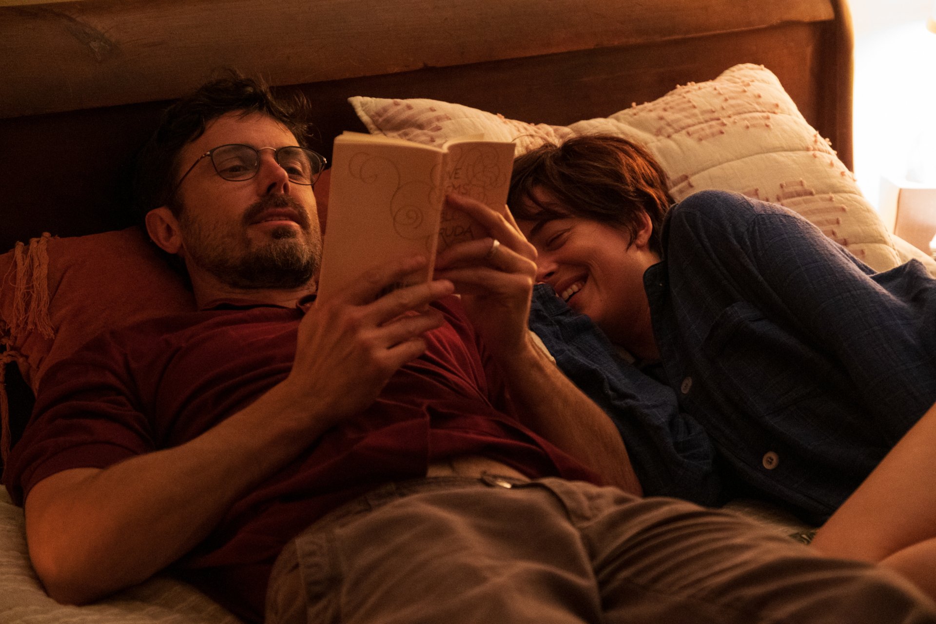 Download Casey Affleck Dakota Johnson Movie Our Friend HD Wallpaper