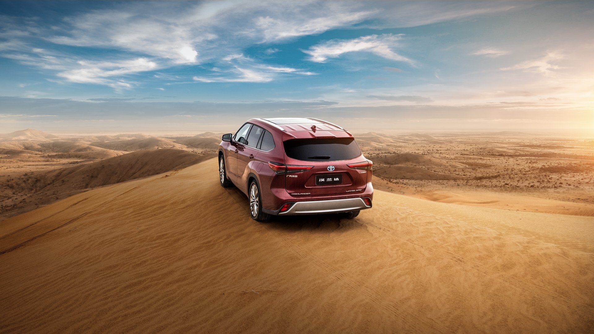 Toyota Highlander Hybrid — 4K Ultra HD Desert SUV Wallpaper