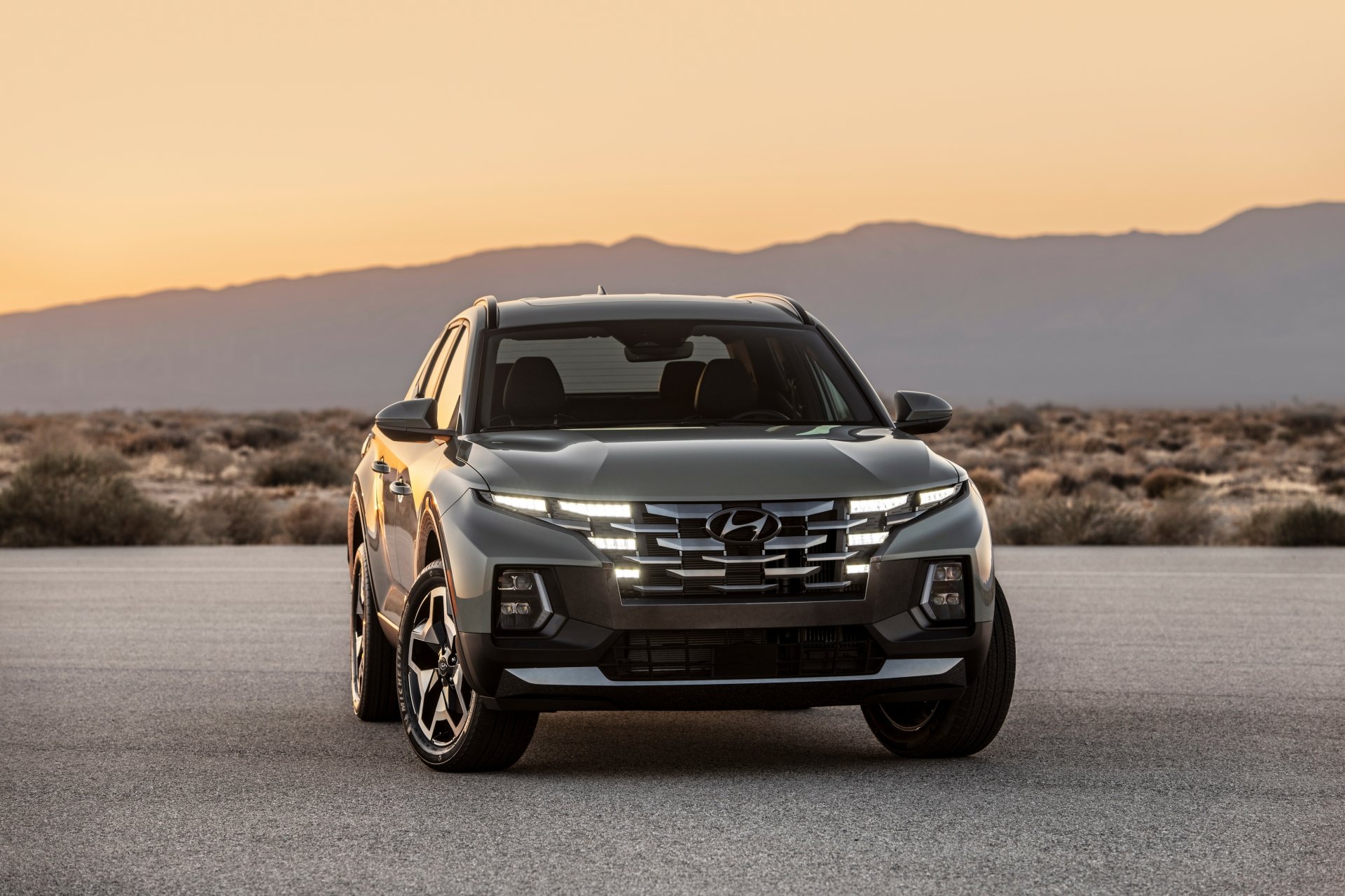 Download Vehicle Hyundai Santa Cruz 8k Ultra HD Wallpaper
