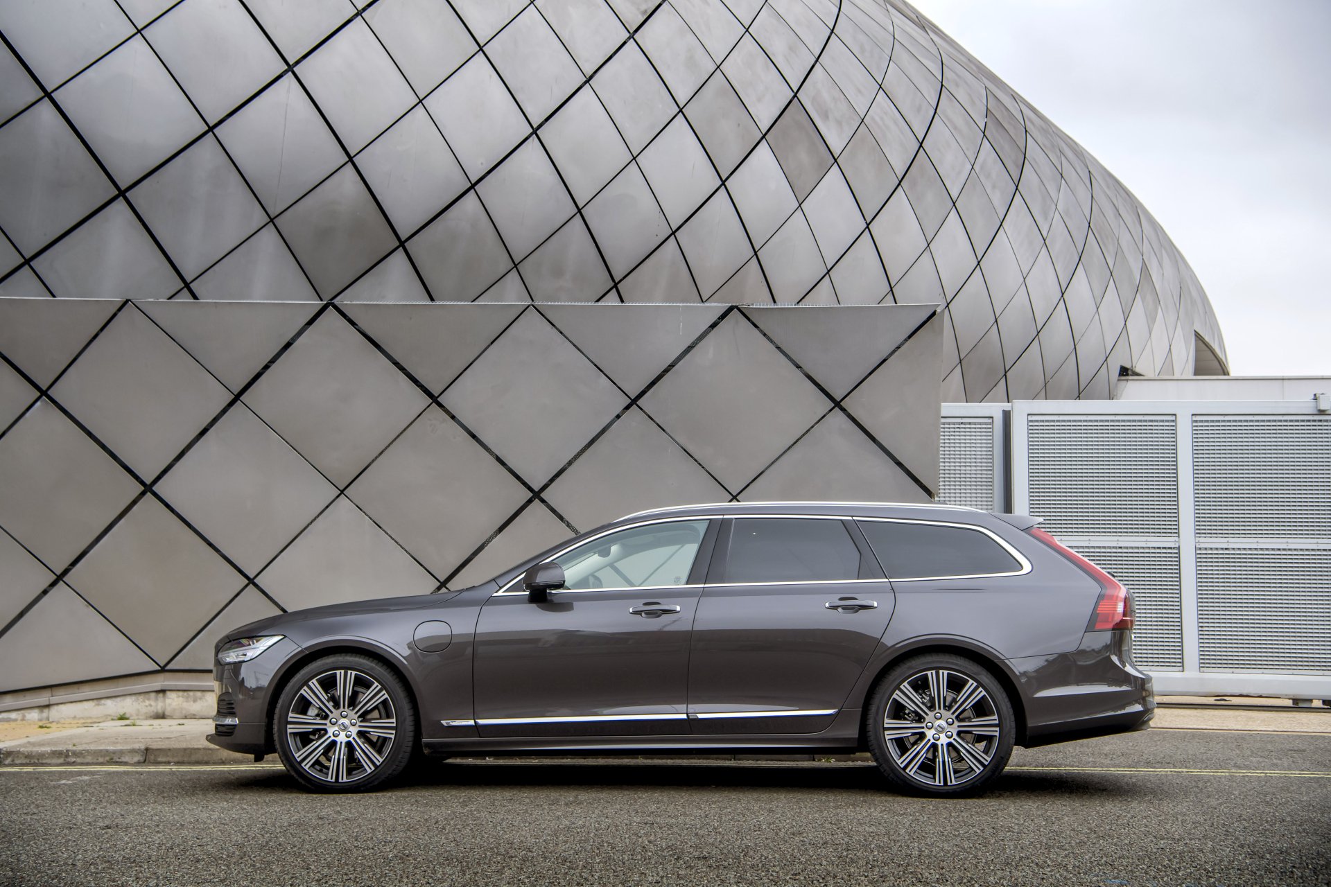 Download Volvo V90 Vehicle Volvo V90 T6 AWD 4k Ultra HD Wallpaper