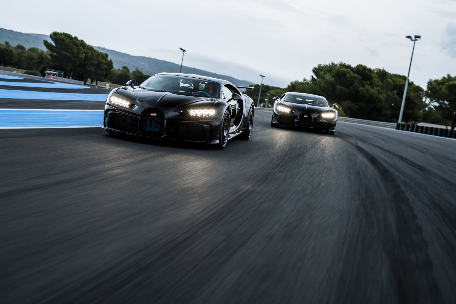 Download Supercar Vehicle Bugatti Chiron 8k Ultra HD Wallpaper