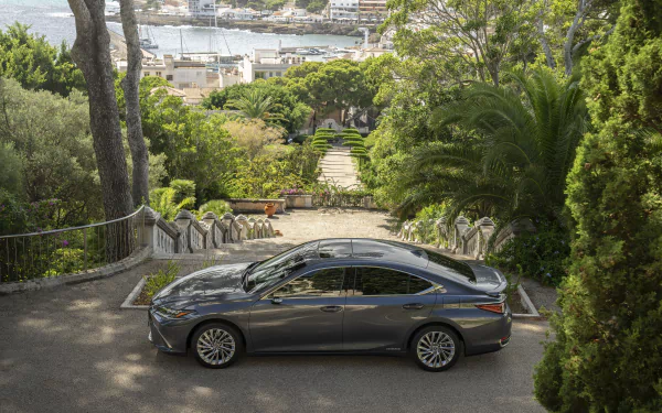 [30+] Lexus ES 300H 4k Wallpapers