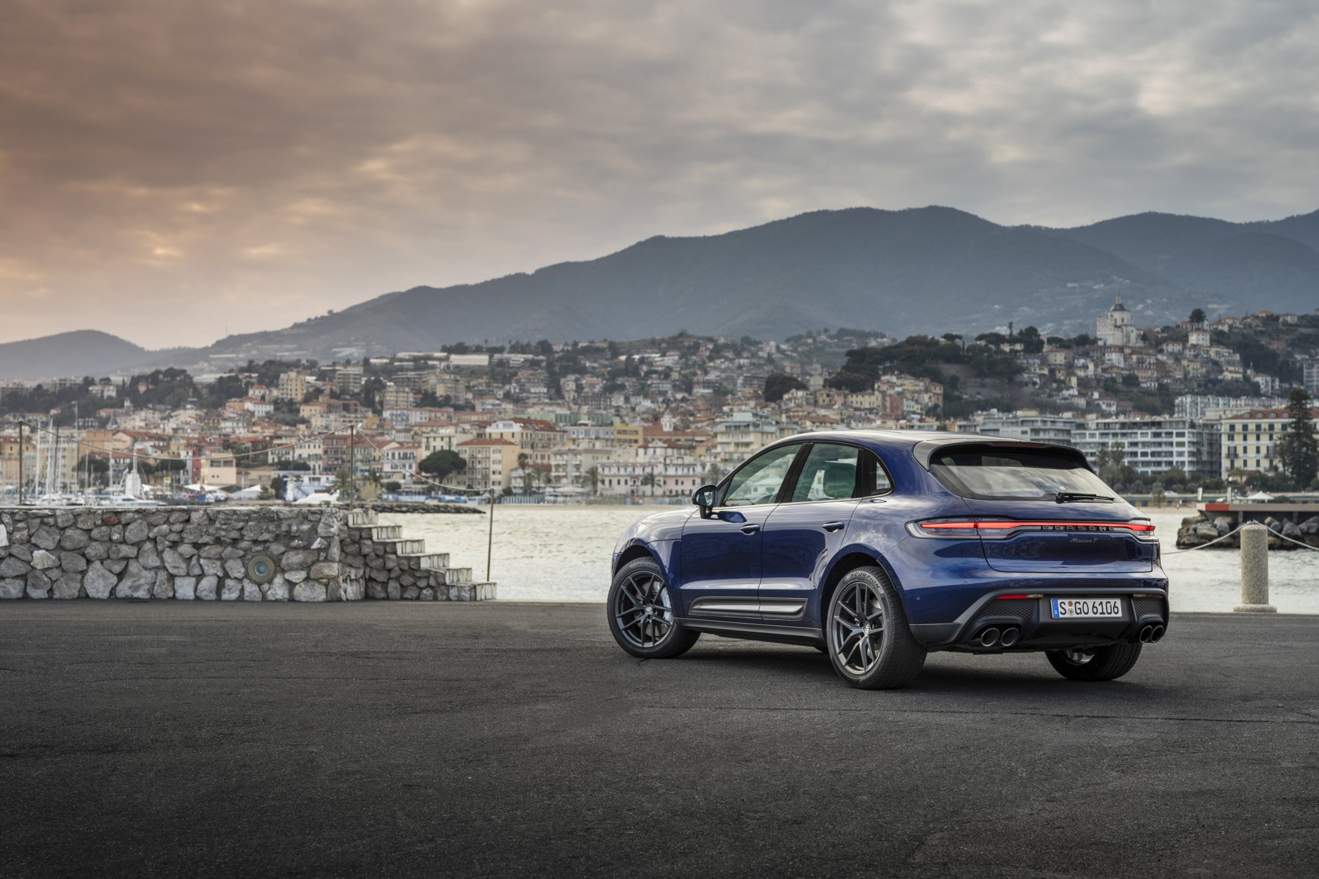 Download Vehicle Porsche Macan Turbo 4k Ultra HD Wallpaper