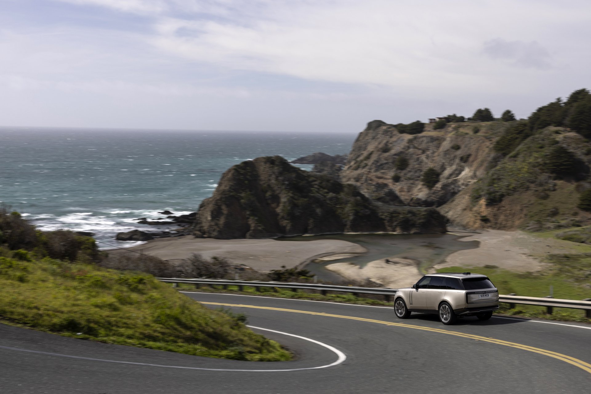 Download Vehicle Range Rover HSE D350 8k Ultra HD Wallpaper