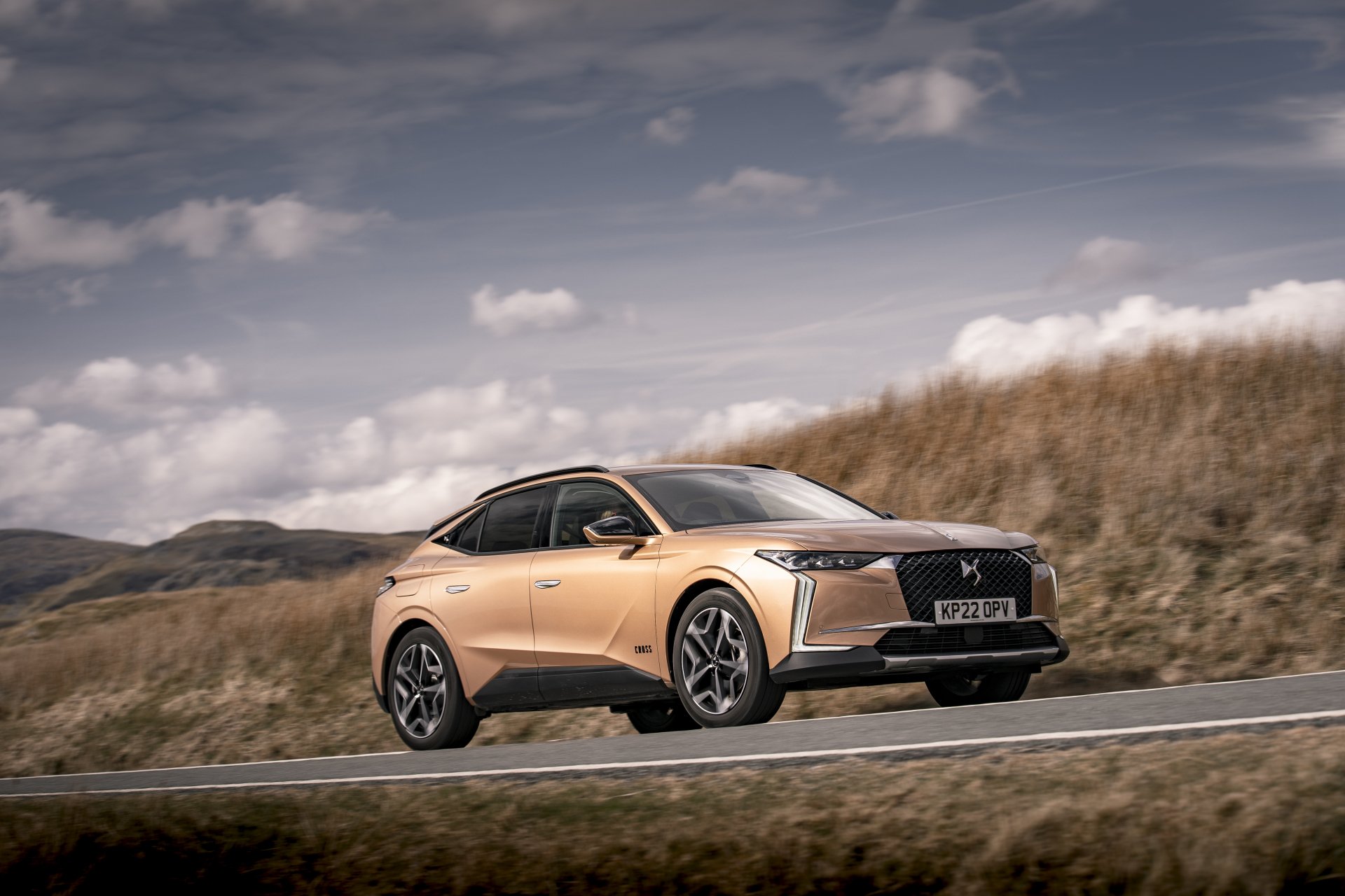 Download Vehicle DS 4 Cross 4k Ultra HD Wallpaper