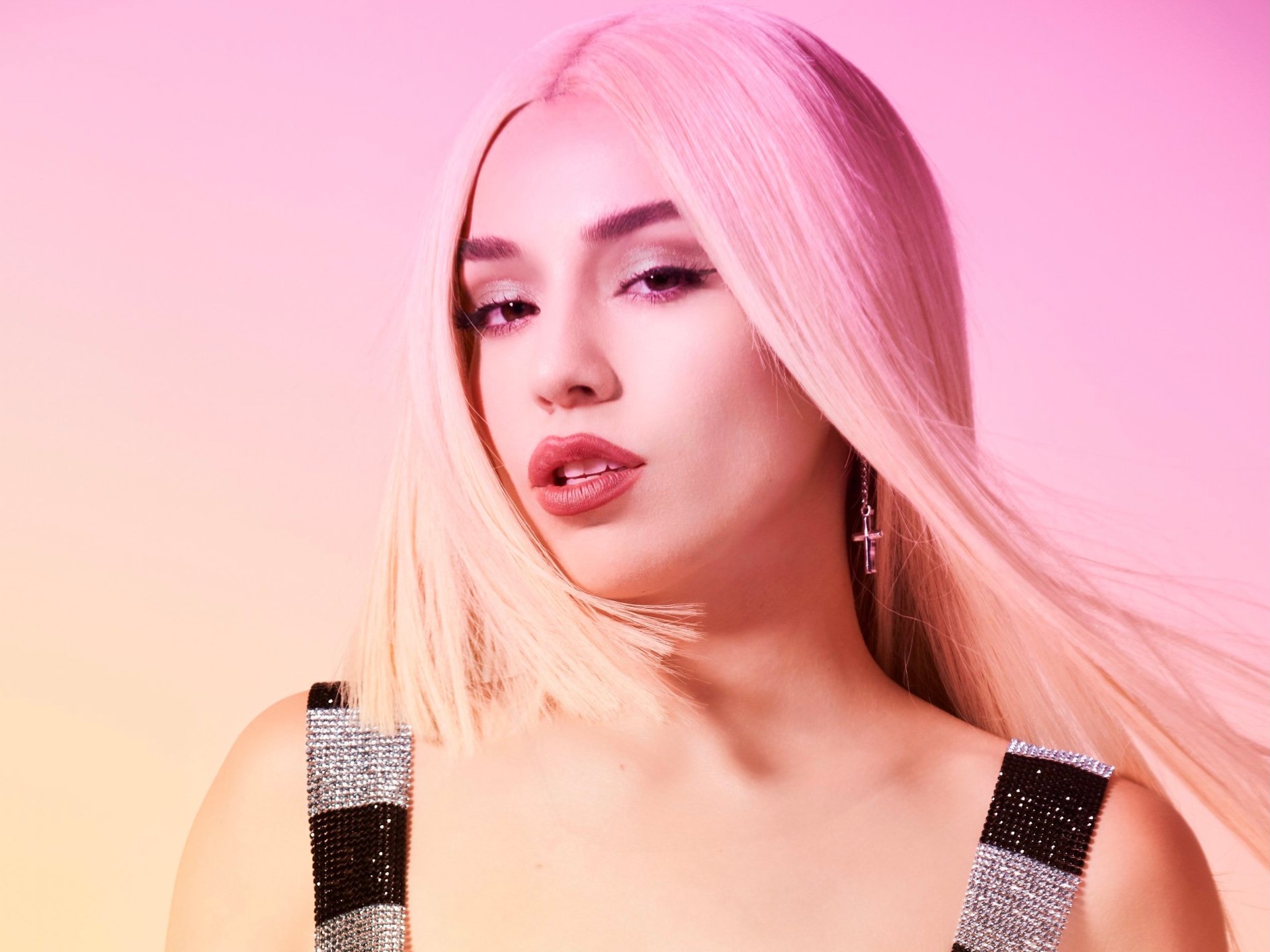 Download Music Ava Max HD Wallpaper