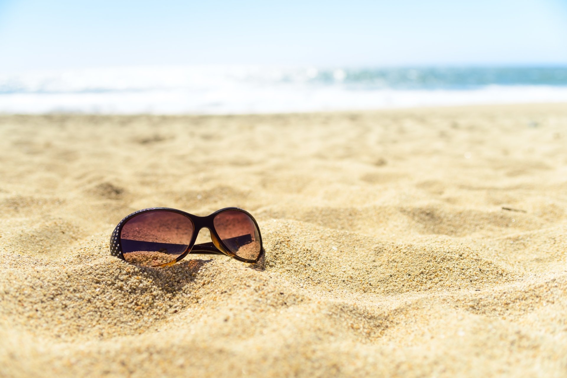 Download Sunglasses Sand Photography Close-up 4k Ultra HD Wallpaper
