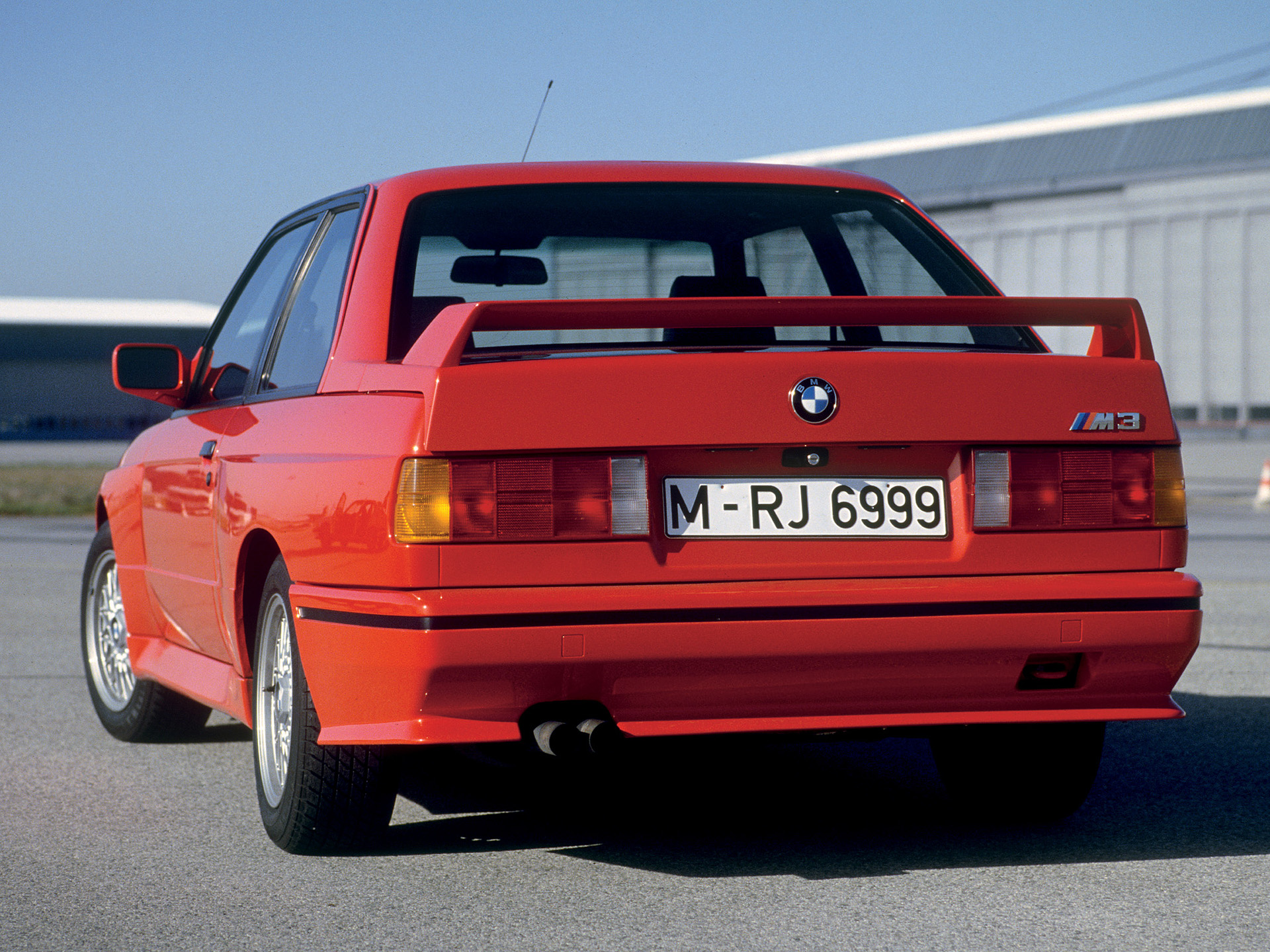 BMW E30 M3 HD Wallpaper: Iconic Performance and Style