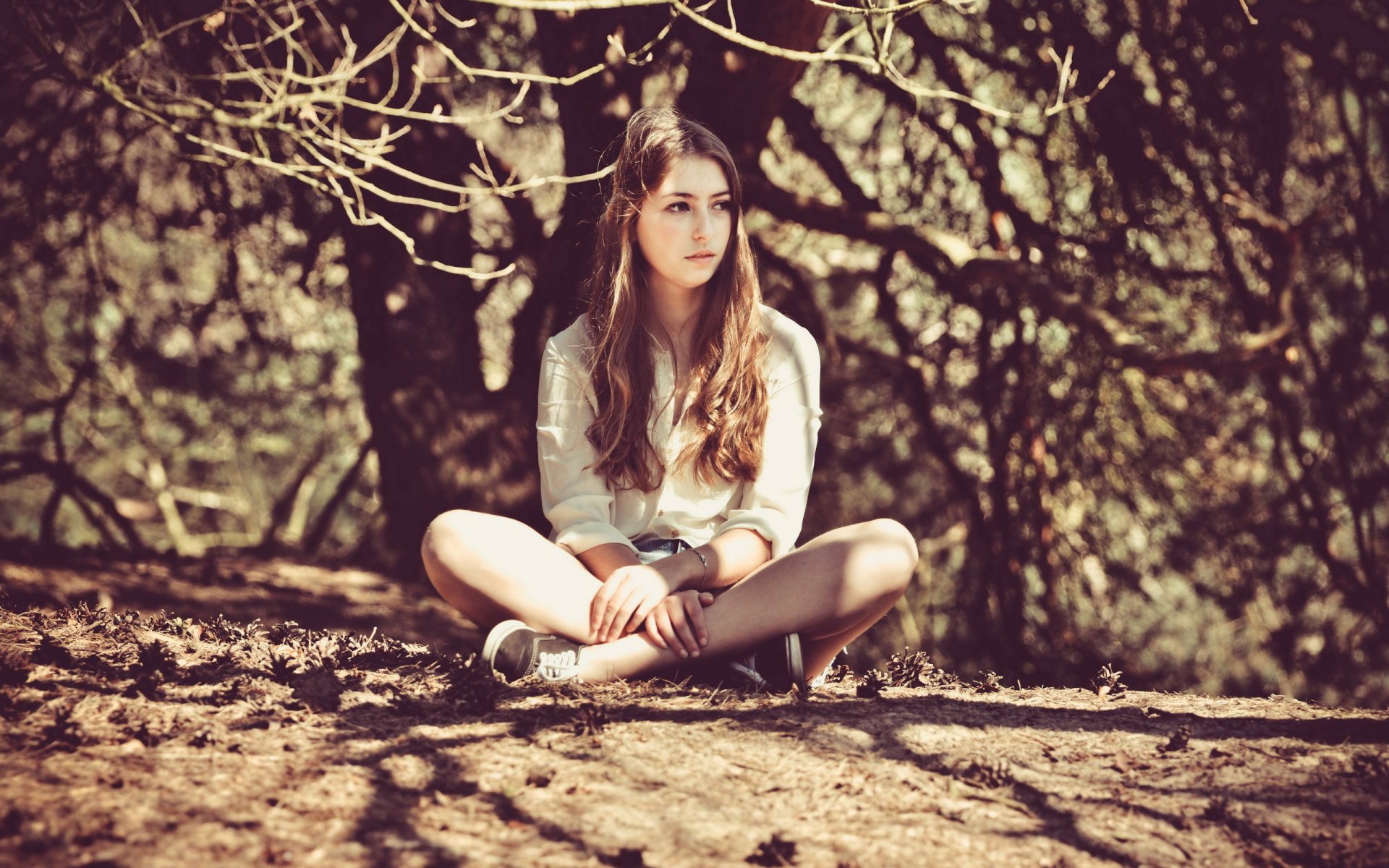 HD Wallpaper of a Woman Model in Nature