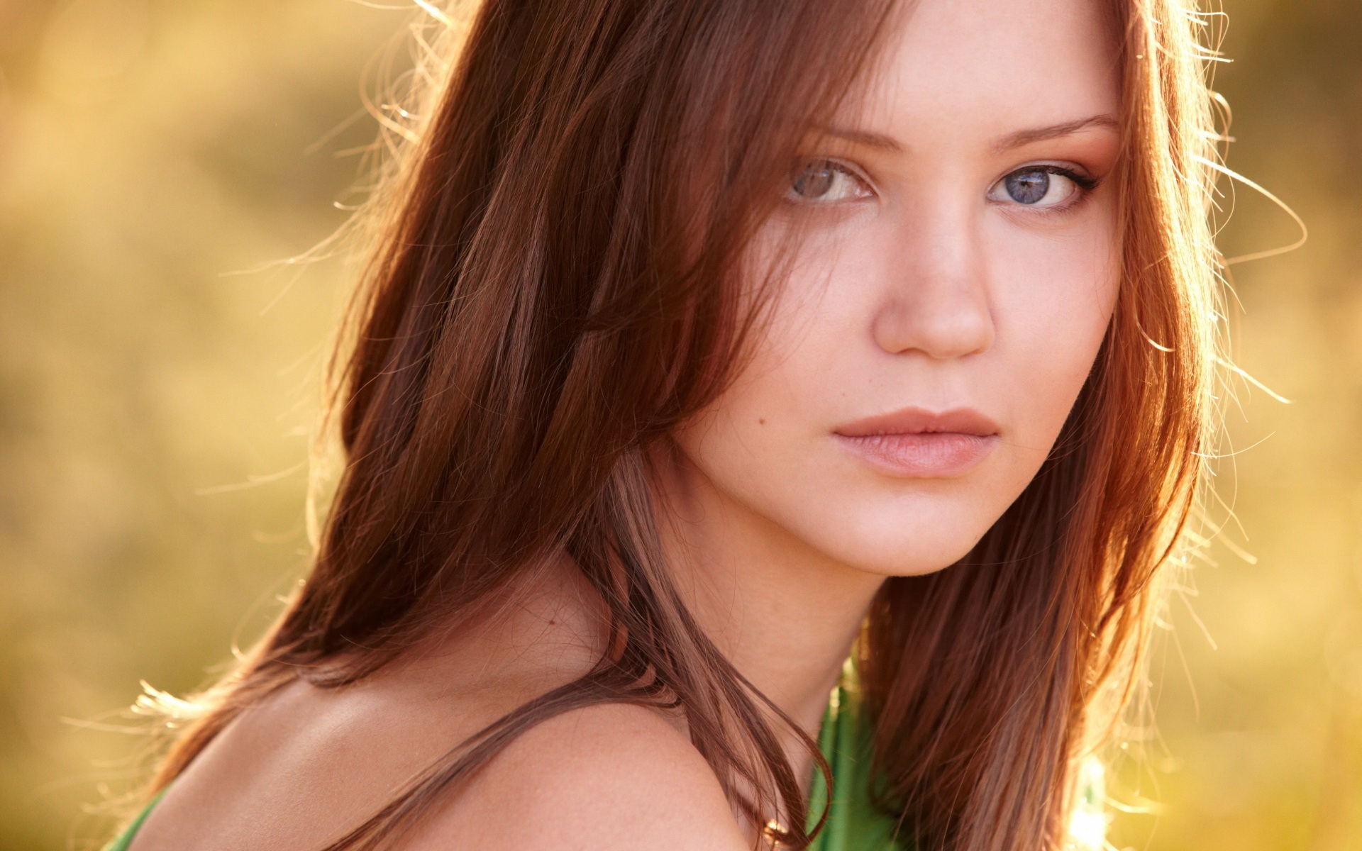 Elegant Woman Model HD Wallpaper