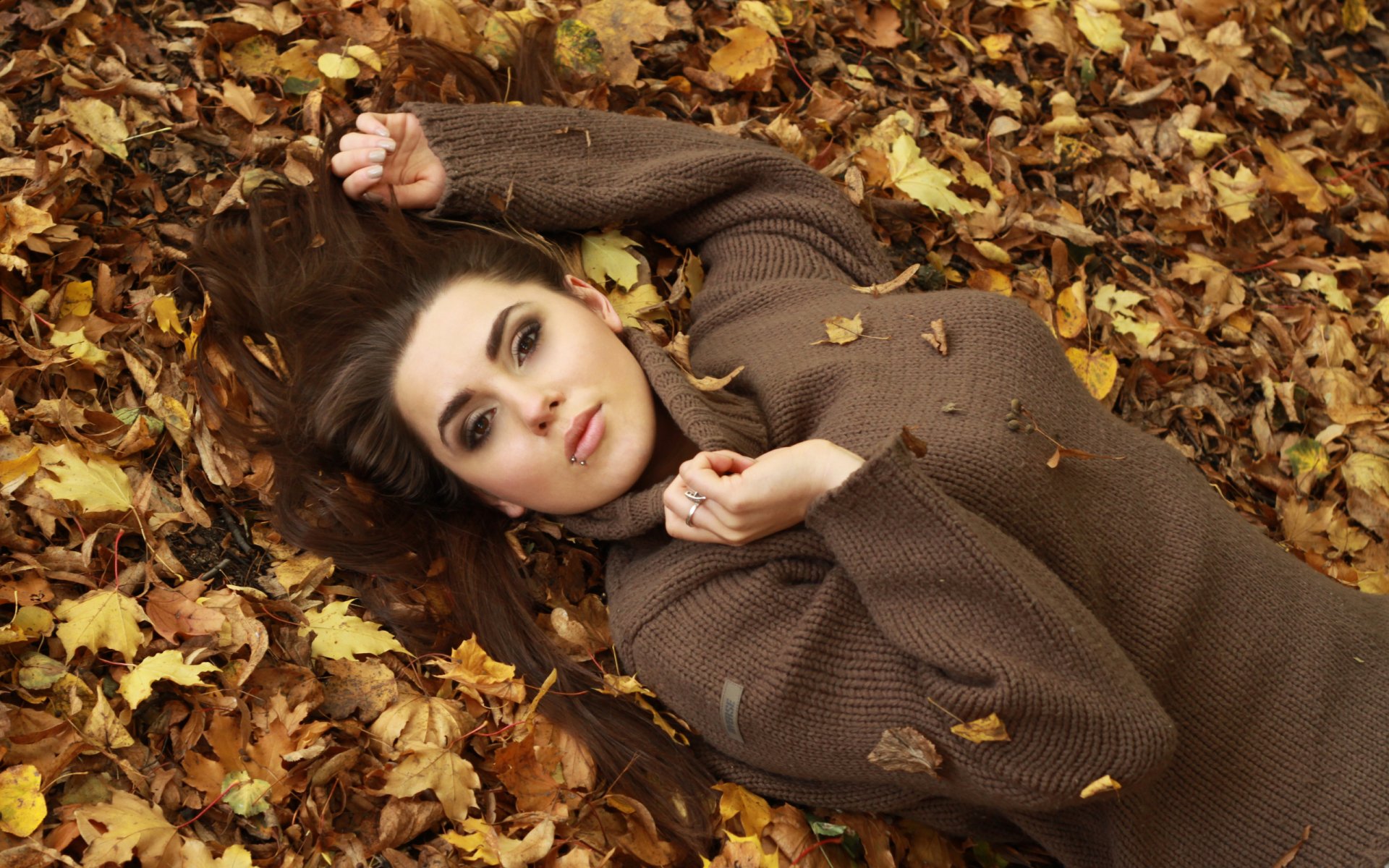 Autumn Elegance - HD Model Wallpaper