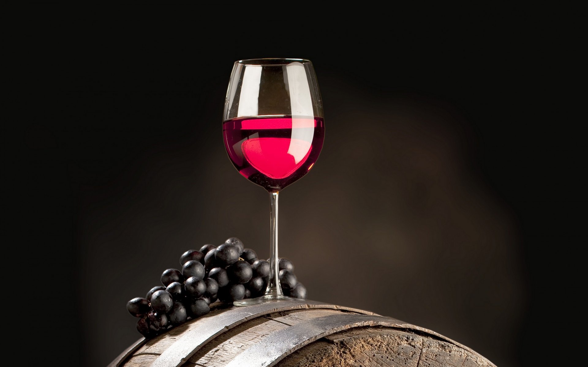 Elegant Wine & Grapes HD Wallpaper: A Toast to Fine Food and Drink