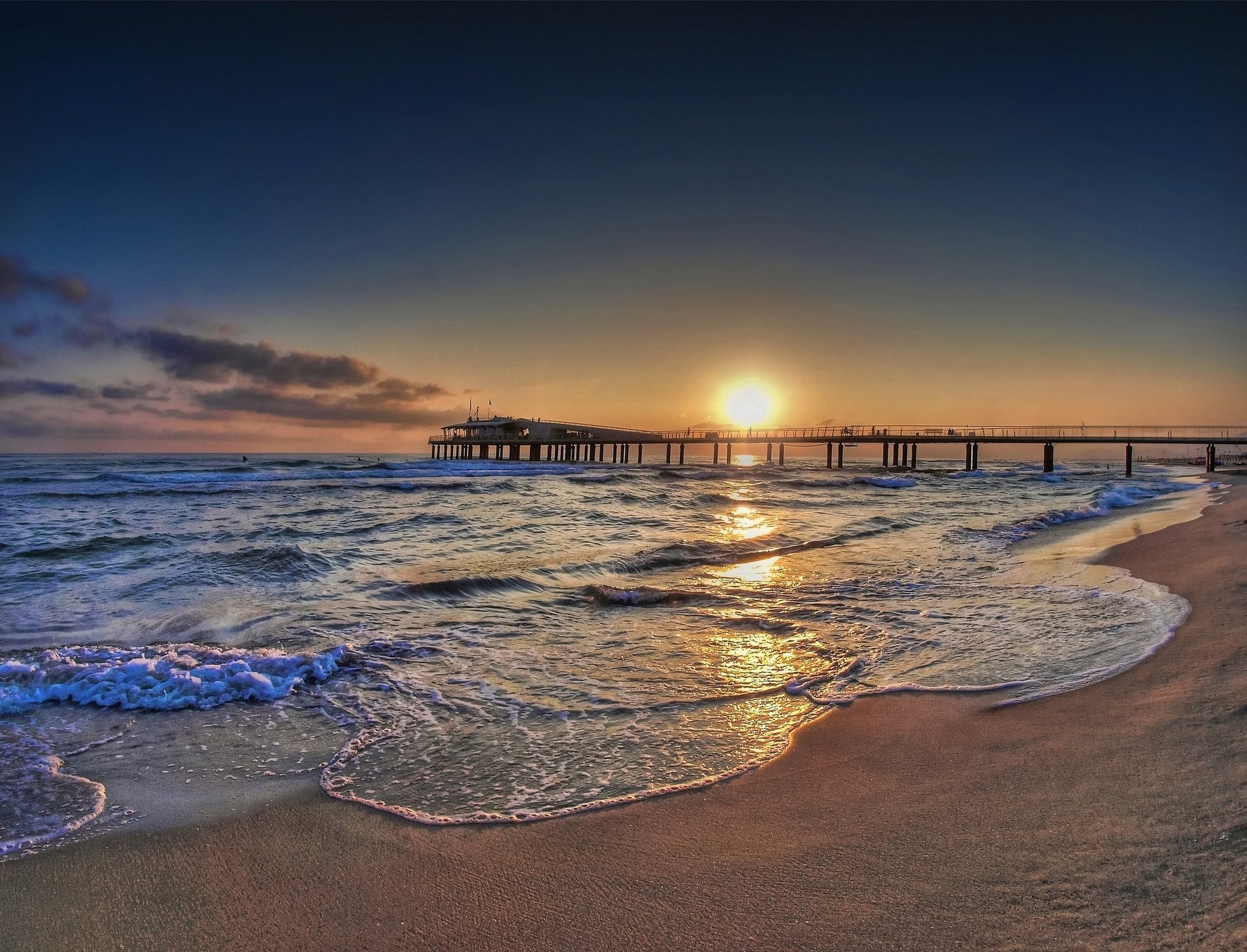 Sunset Serenity: Ocean Pier HD Beachscape