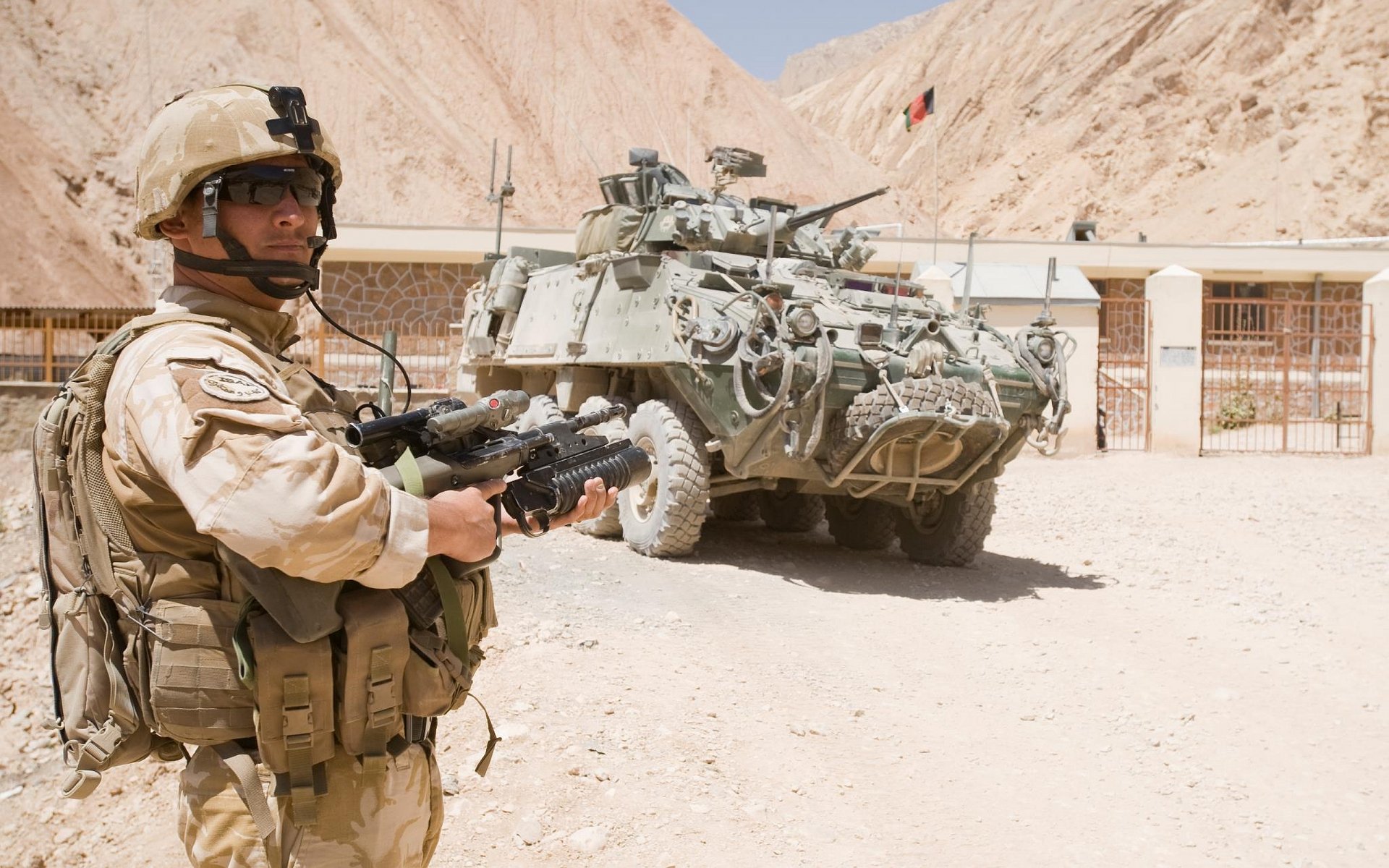 LAV III Desert Patrol — 2K Quad HD Military Wallpaper | 2560x1600 ...
