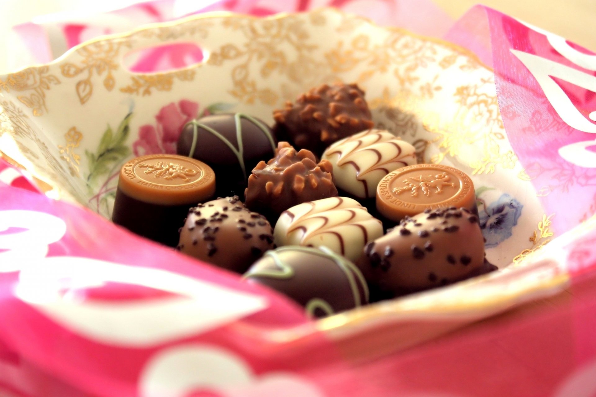 Indulgent Chocolate Delights - HD Wallpaper | 2048x1365 | Wallpaper Abyss