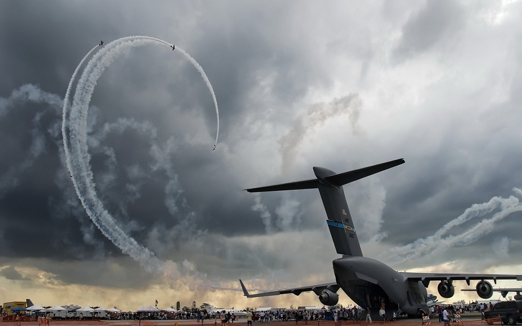 Download Military Air Show Wallpaper