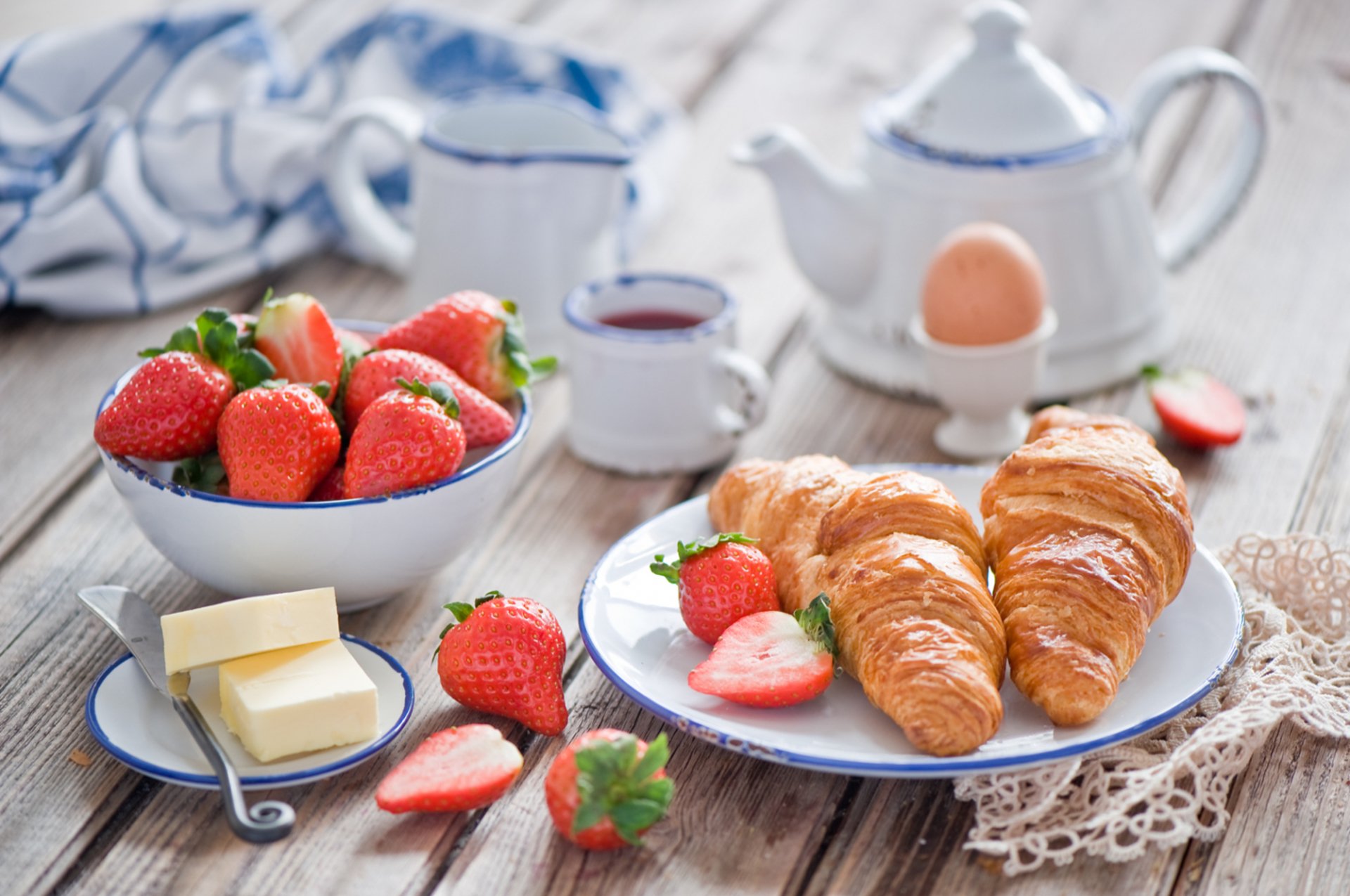Delicious Breakfast Still Life: HD Wallpaper of Strawberries and Croissants