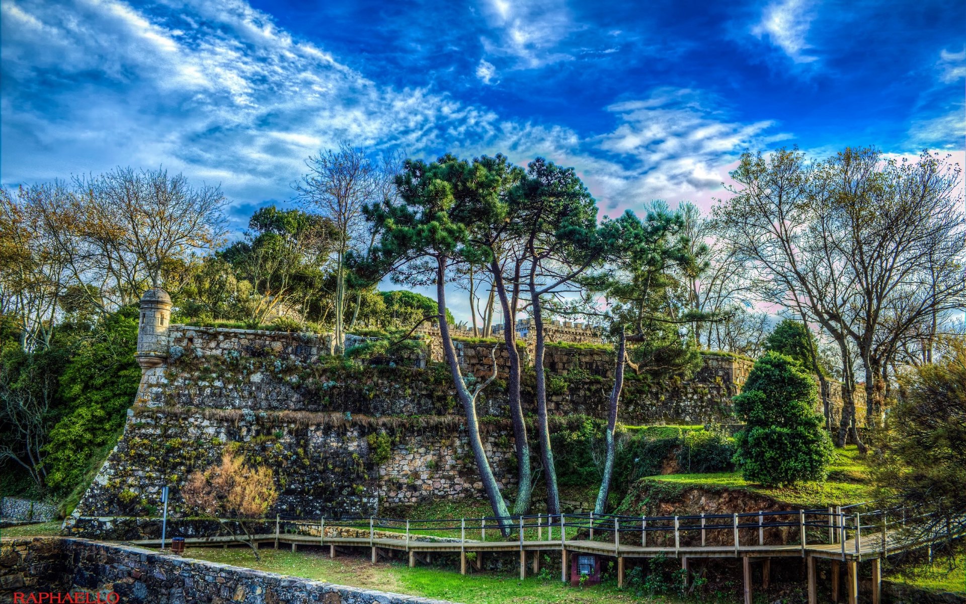 Timeless Ruins: Man-Made Marvel in Nature’s Embrace HD Wallpaper