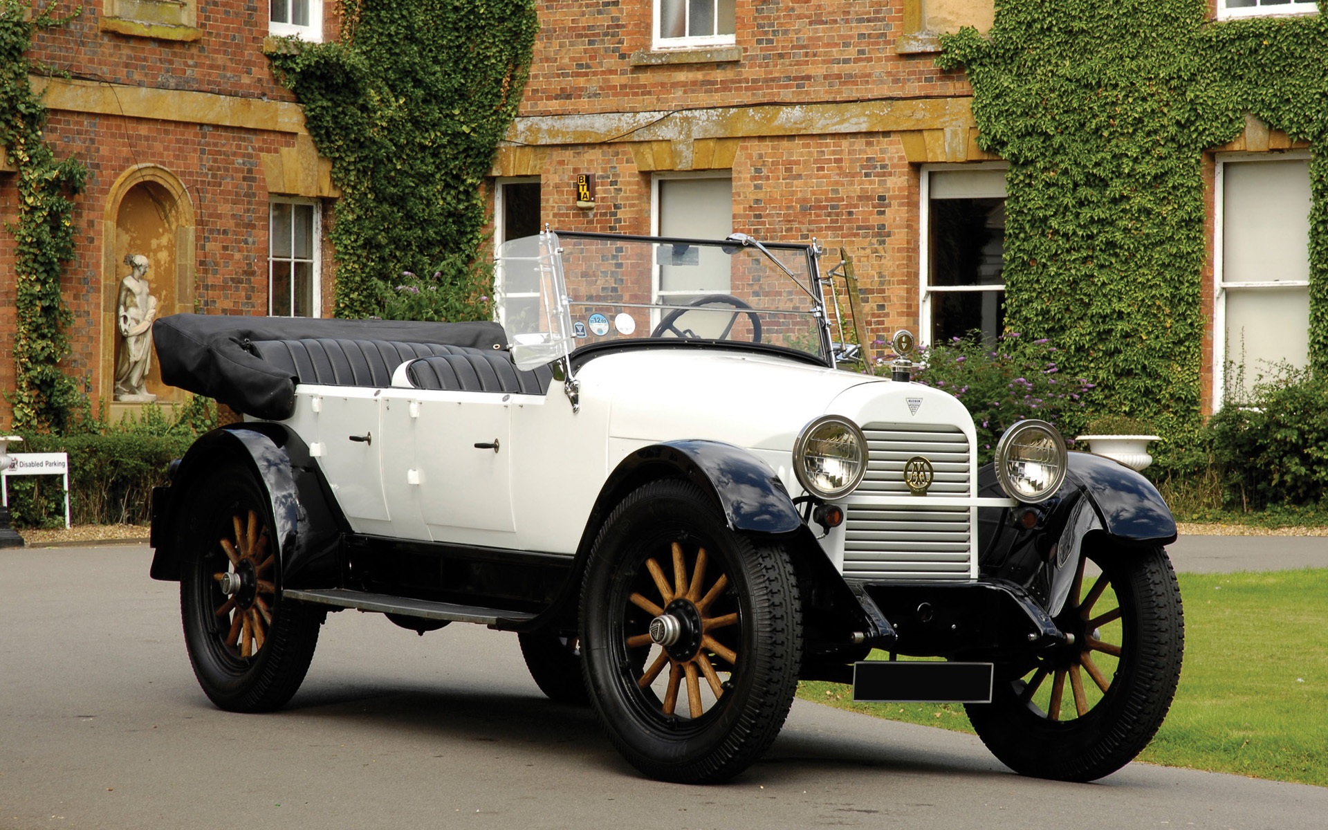 Hudson Super Six Classic Car – Stunning HD Vehicle Wallpaper