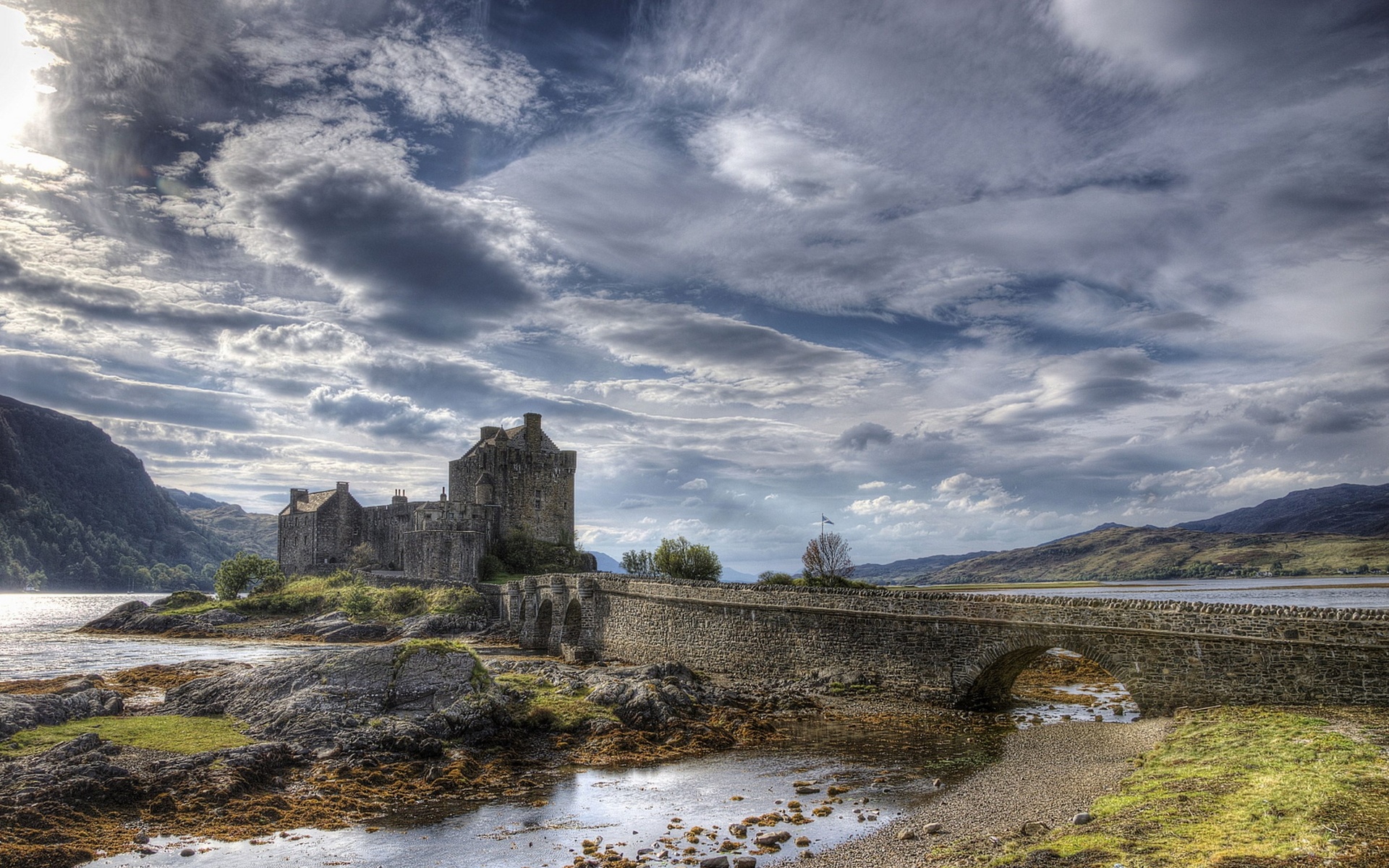 Majestic Castle: Stunning HD Wallpaper for Your Screen