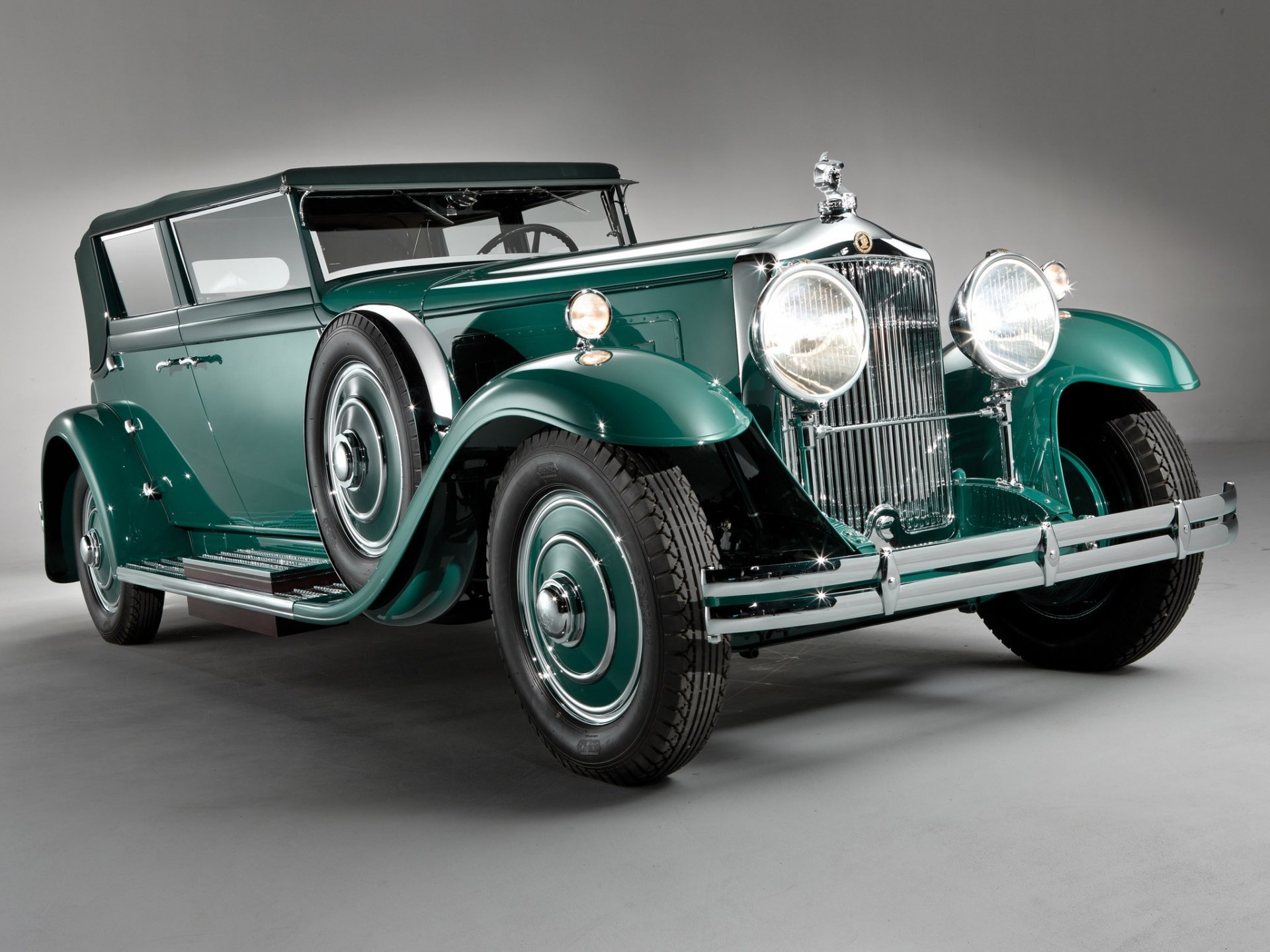 1931 Minerva Classic Car HD Wallpaper: Timeless Vintage Elegance