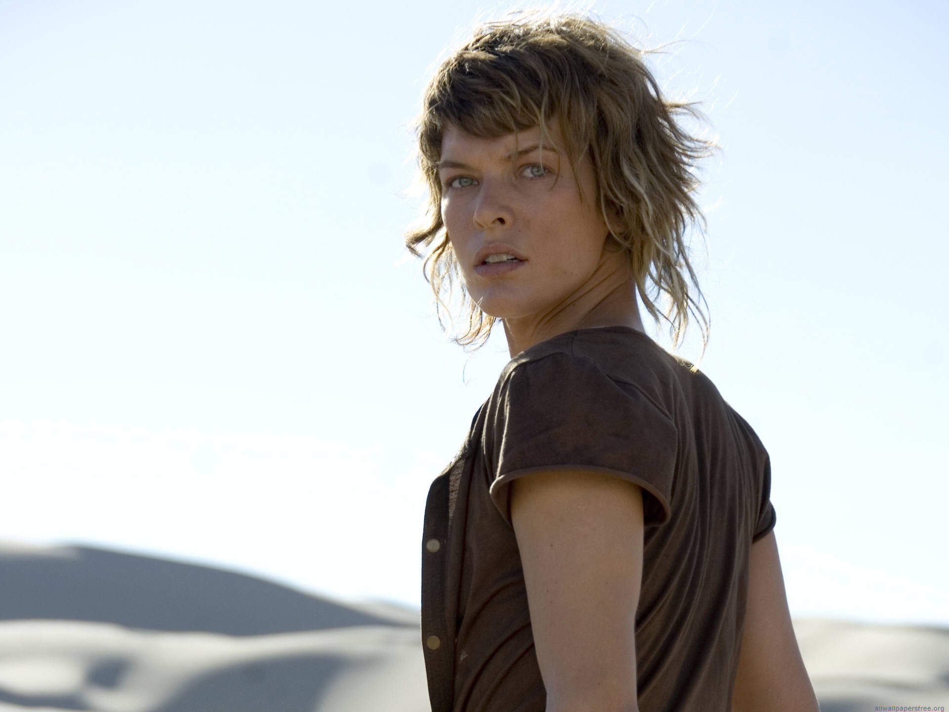 Resident Evil: Extinction HD Wallpaper Featuring Milla Jovovich