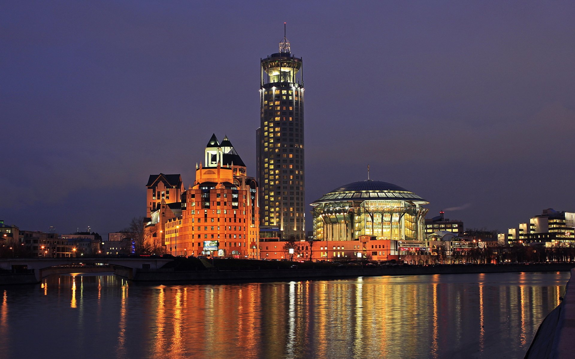 Moscow's Nightscape: Stunning HD Wallpaper