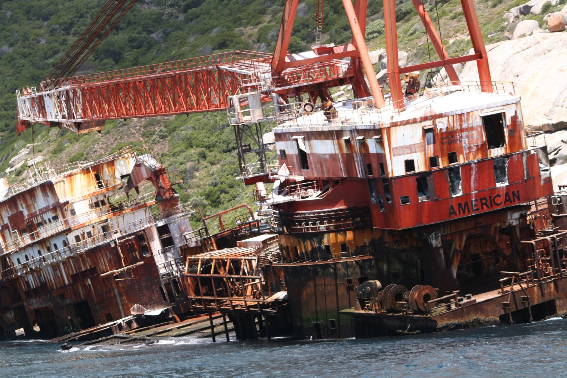 Download Vehicle Wreck HD Wallpaper