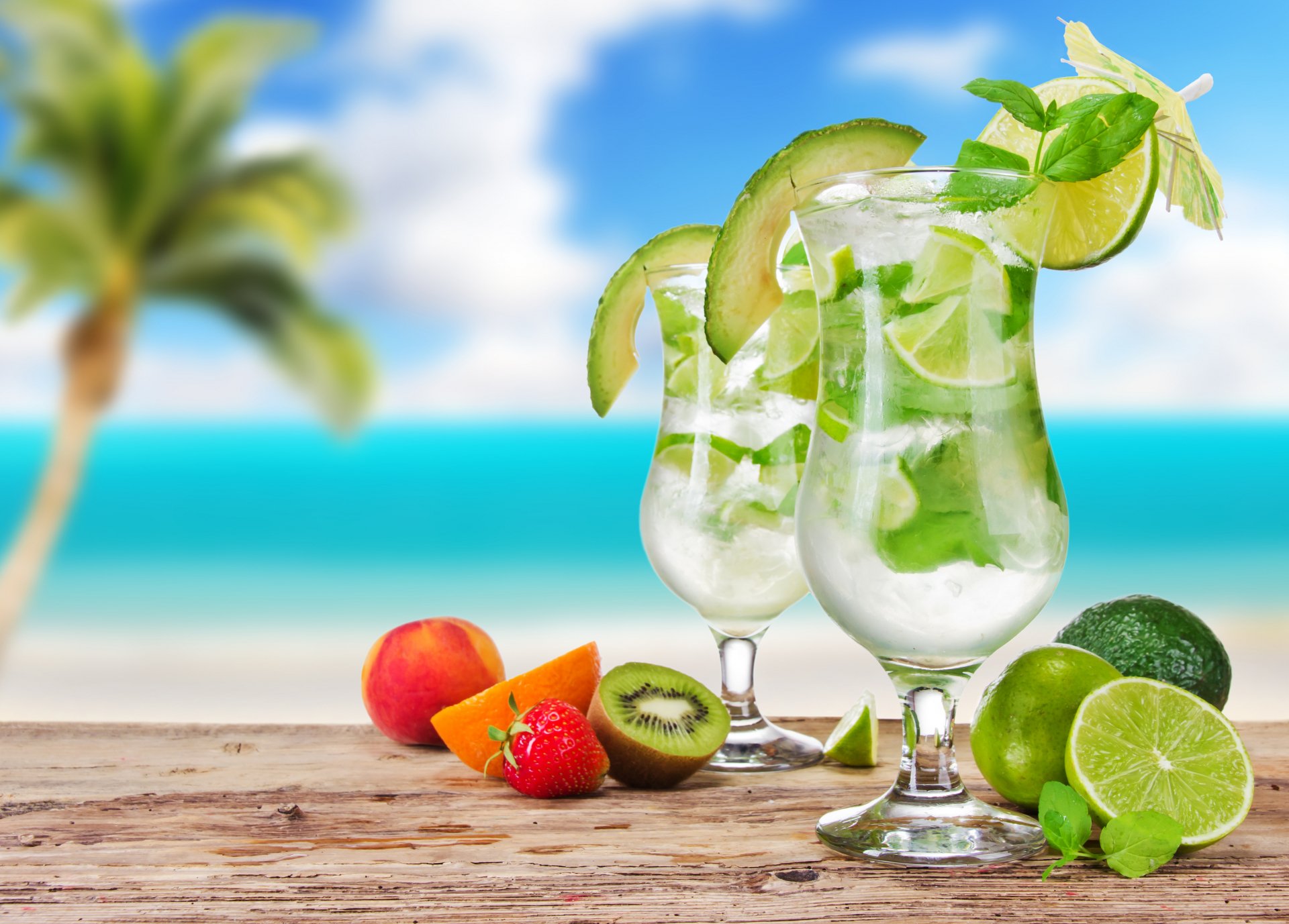 Tropical Refreshment: 4K Ultra HD Cocktail & Fresh Fruit Bliss