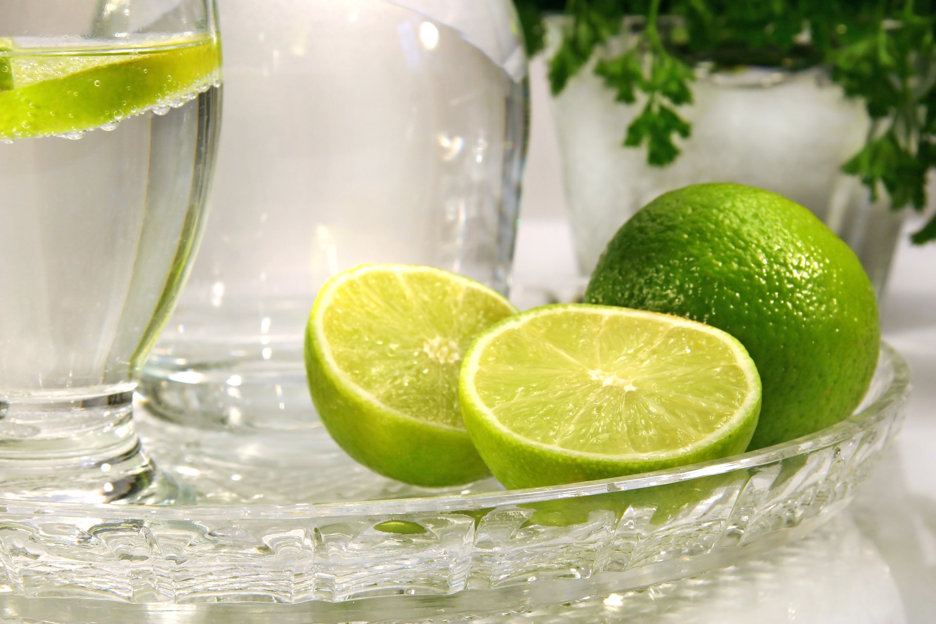 Refreshing Lime Zest HD Wallpaper: Crisp and Vibrant Food Imagery