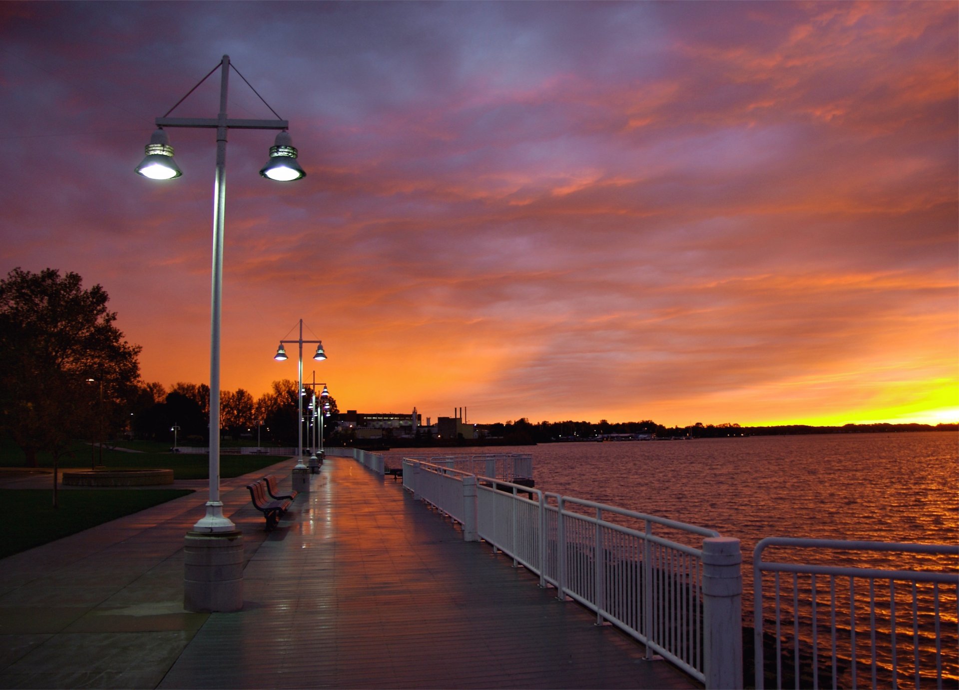 Serene Sunset Glow on Lakeside Lamp Posts - HD Wallpaper