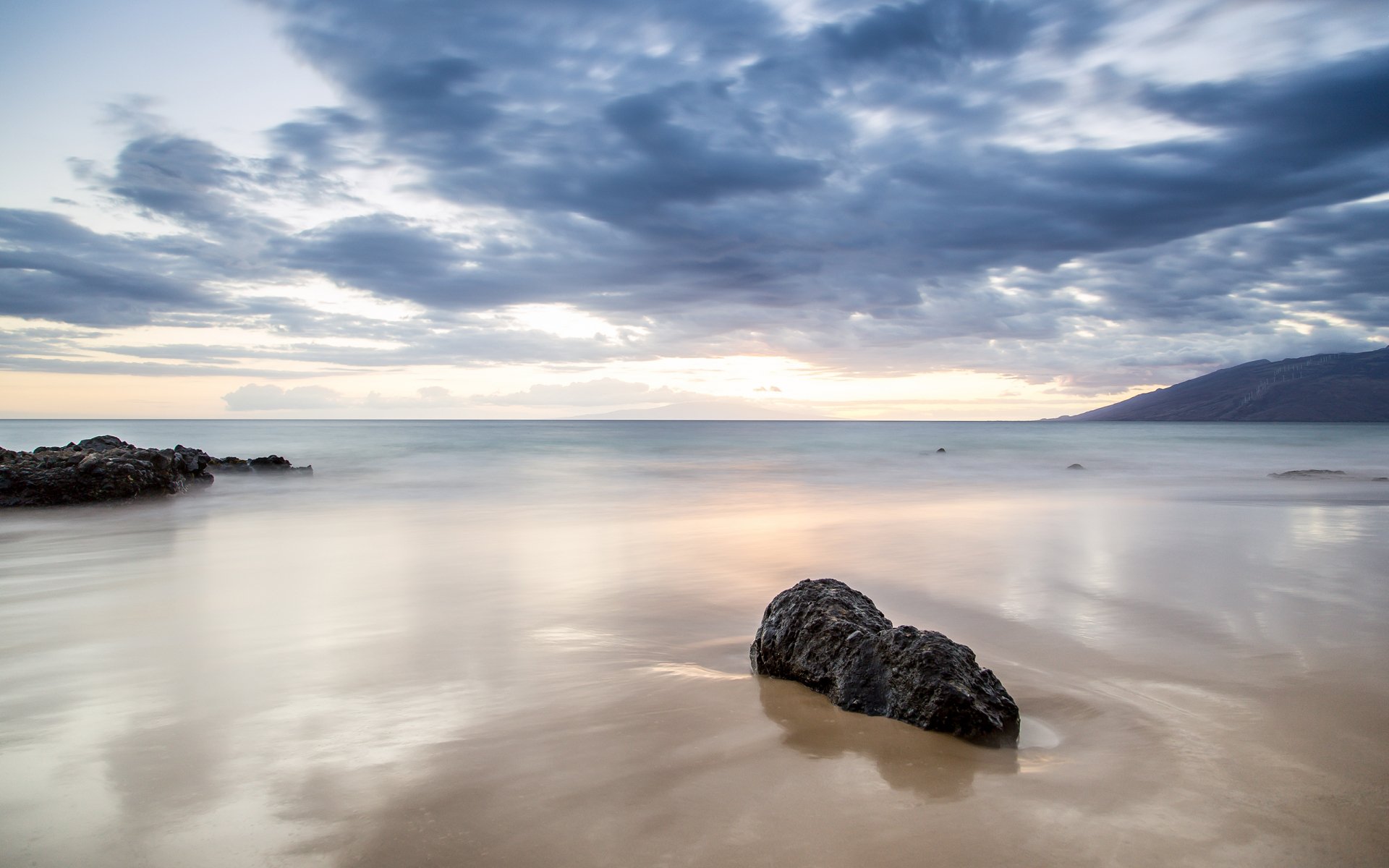 Quad HD Beach Serenity — 2K Nature Wallpaper | 2560x1600 | Wallpaper Abyss